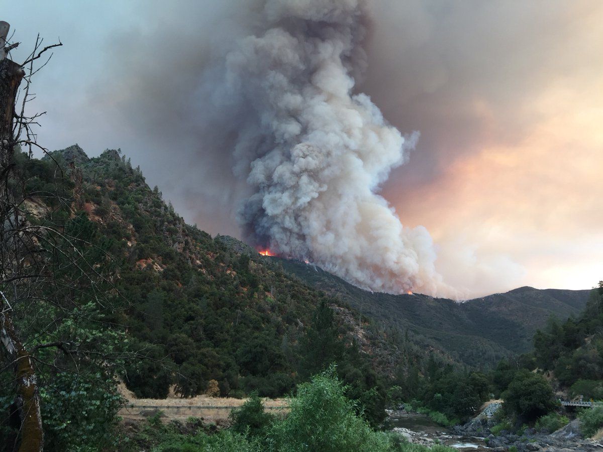 Yosemite Fire Latest Blaze That Killed Firefighter Spreads To 4 000