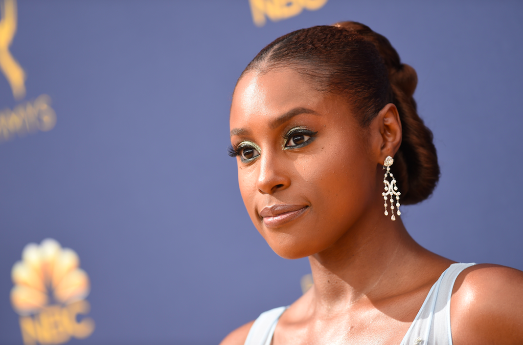 Issa Rae Gets Caught Checking Her Phone During Betty White's 2018 Emmys ...