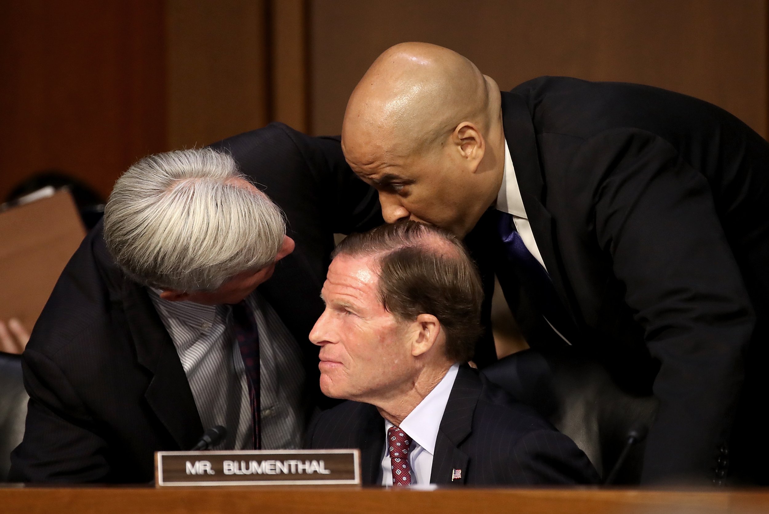 Watch Kamala Harris Cory Booker Refuse To Vote On Brett Kavanaugh As