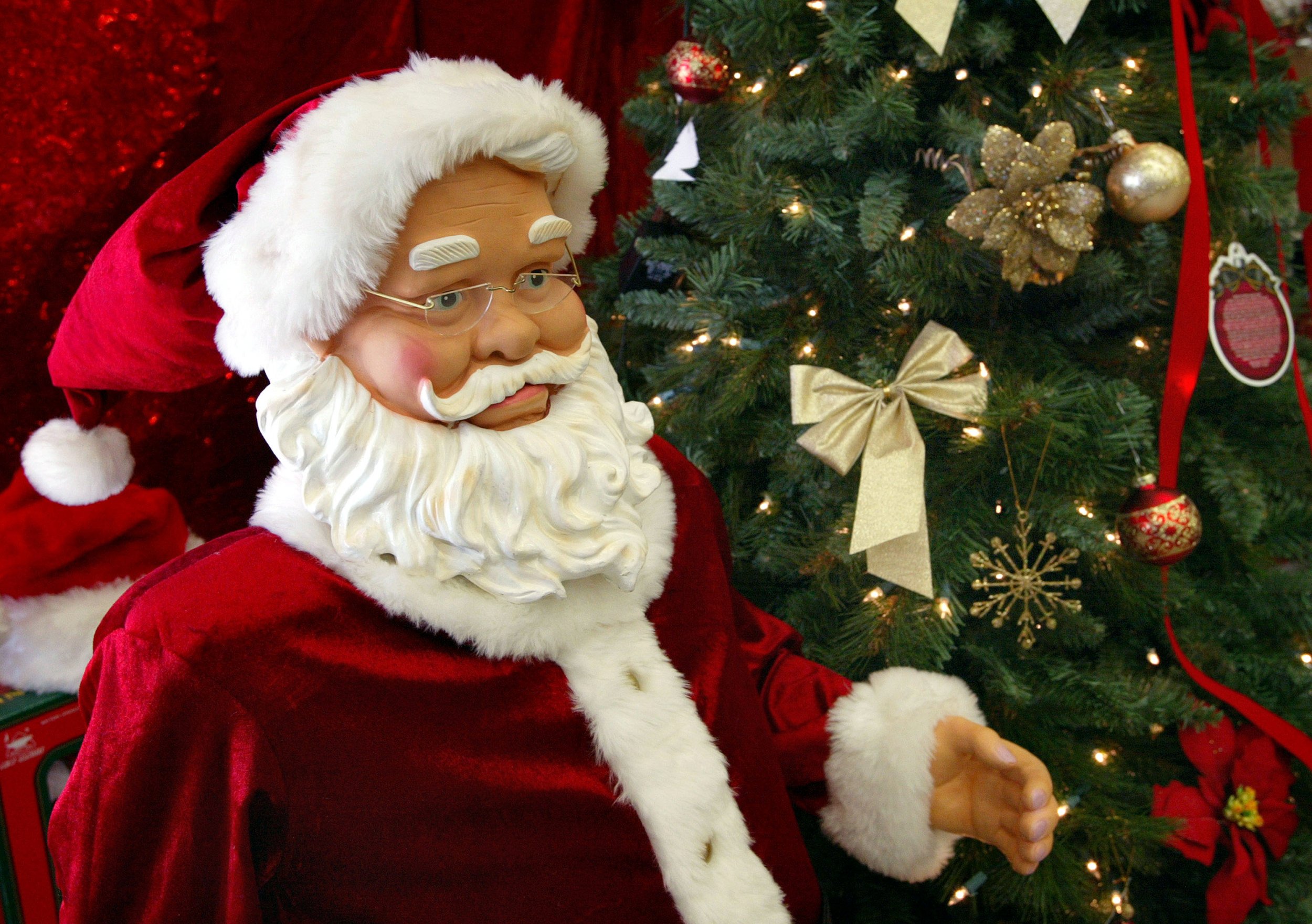 Secret Santa Pays For Walmart Shoppers's Layaway Lists - Newsweek