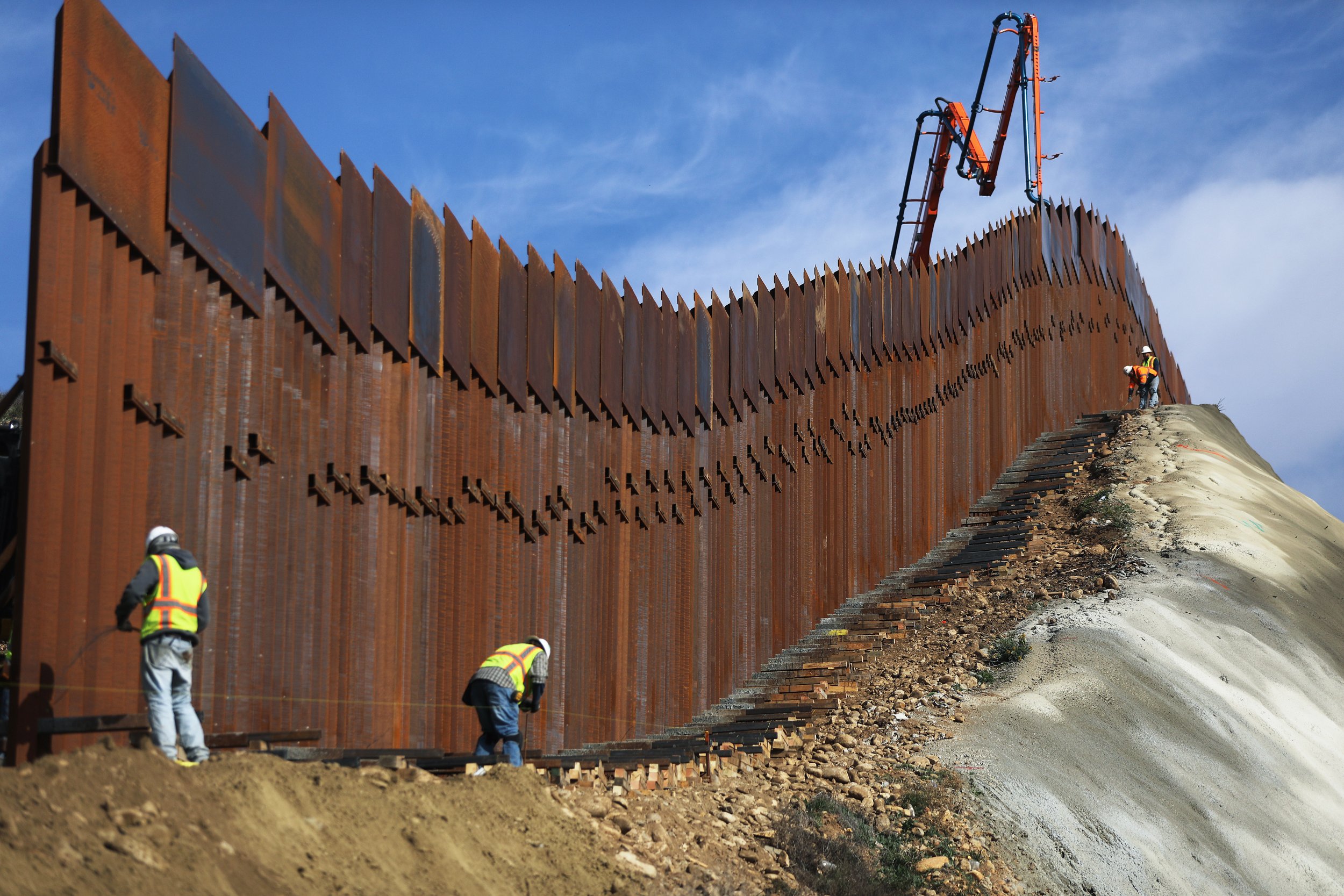 GoFundMe Refunding Donors Money To Border Wall Campaign After Organizer