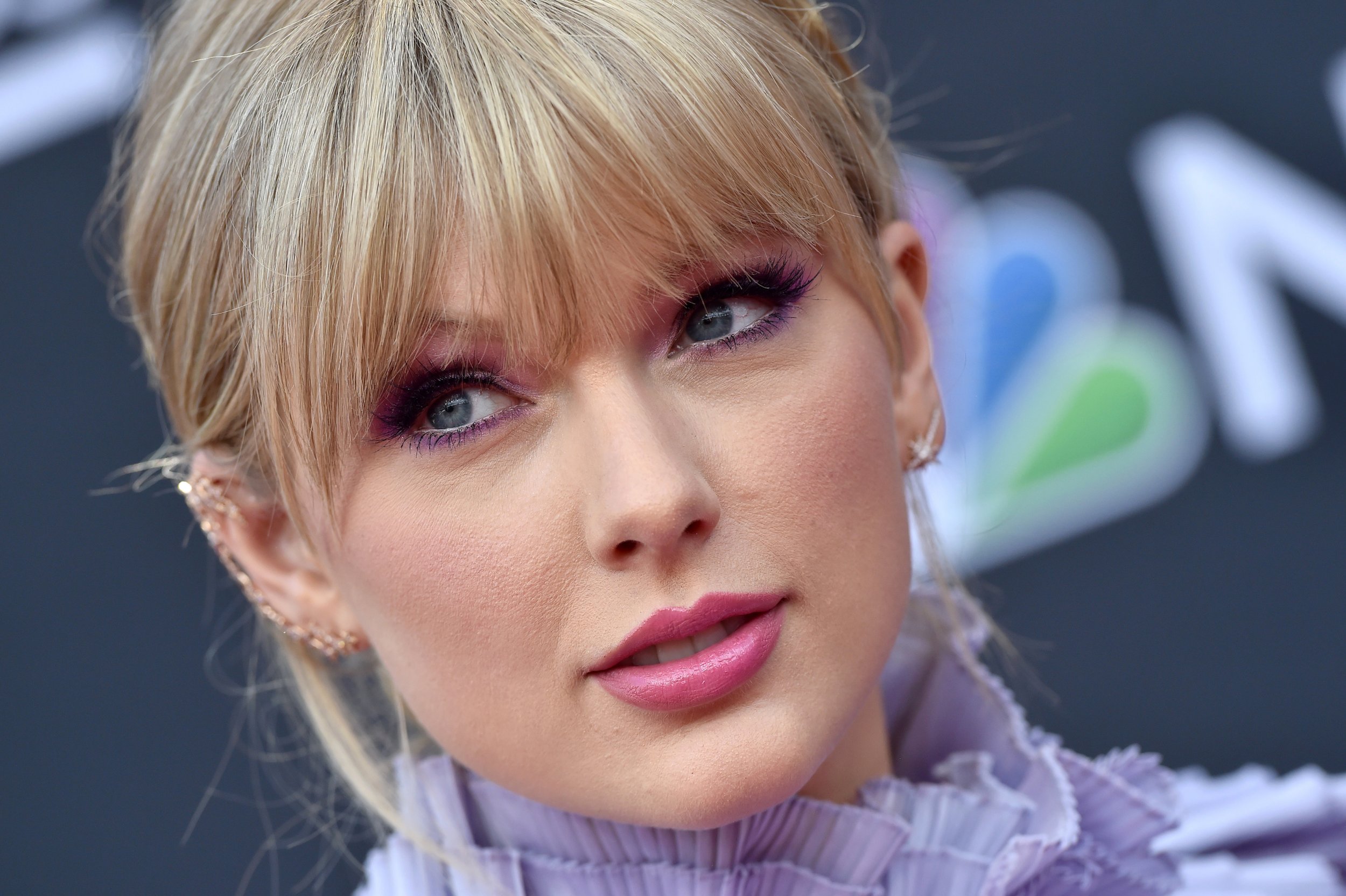 How Do I Write To Taylor Swift