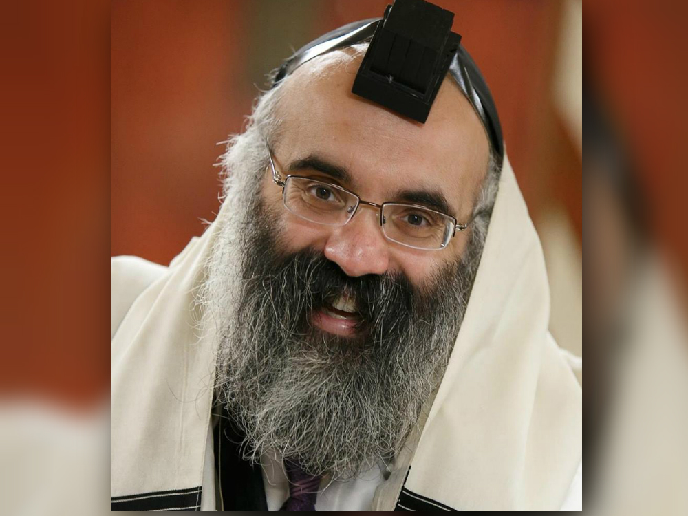 Rabbi Urges Congregation to Bring Guns to Synagogue Amid Rise in Hate ...