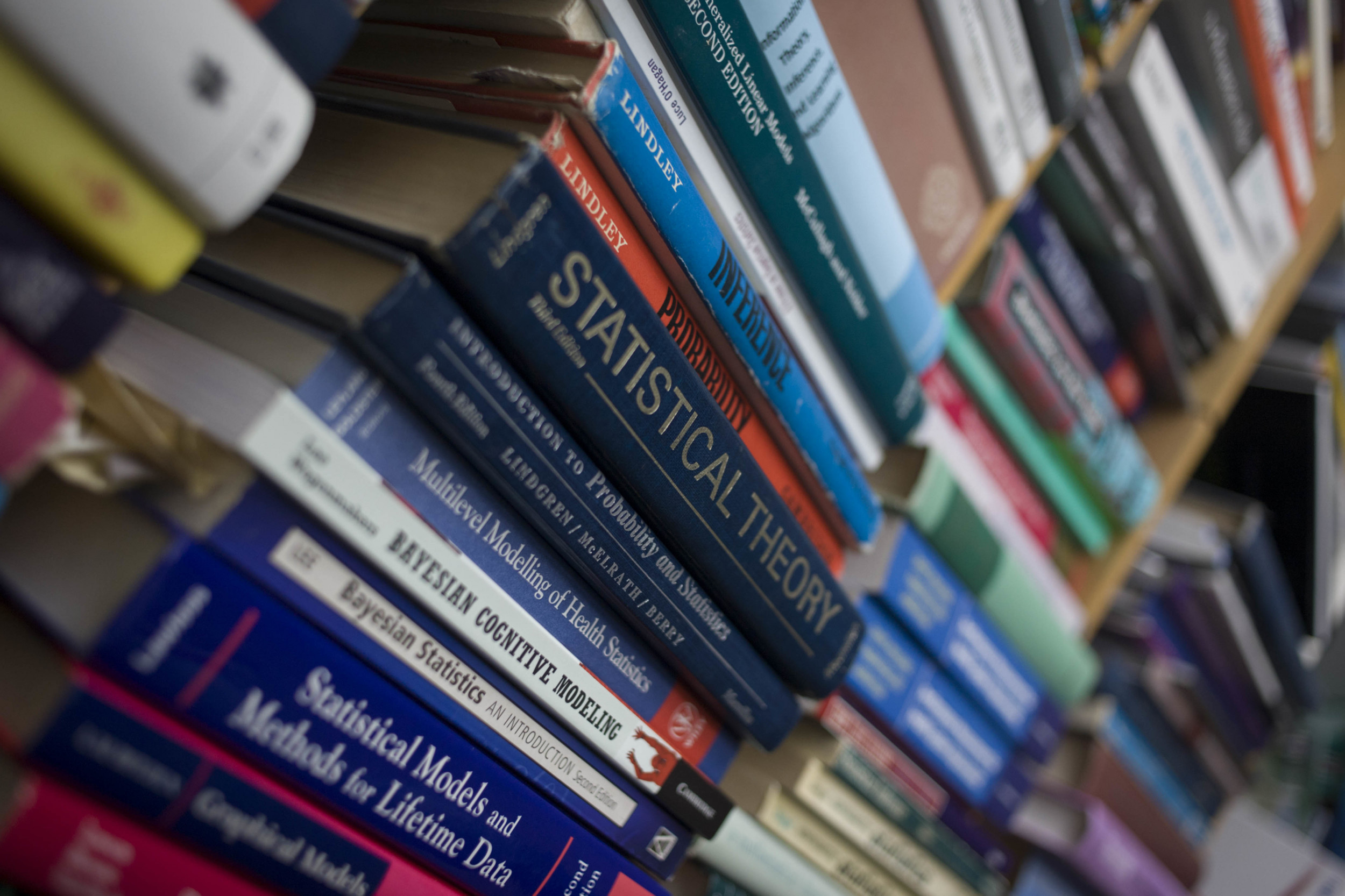 Biggest Textbook Publisher Pushing Students To Ebooks Undermining