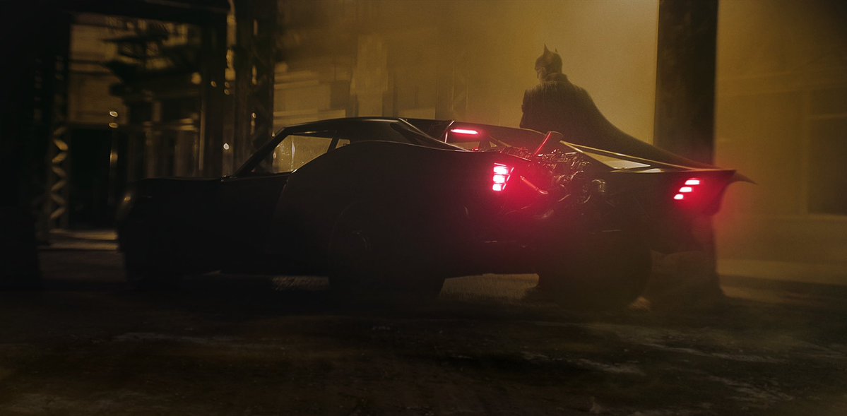 Director Matt Reeves Reveals First Look at the Batmobile in 2021's 'The ...