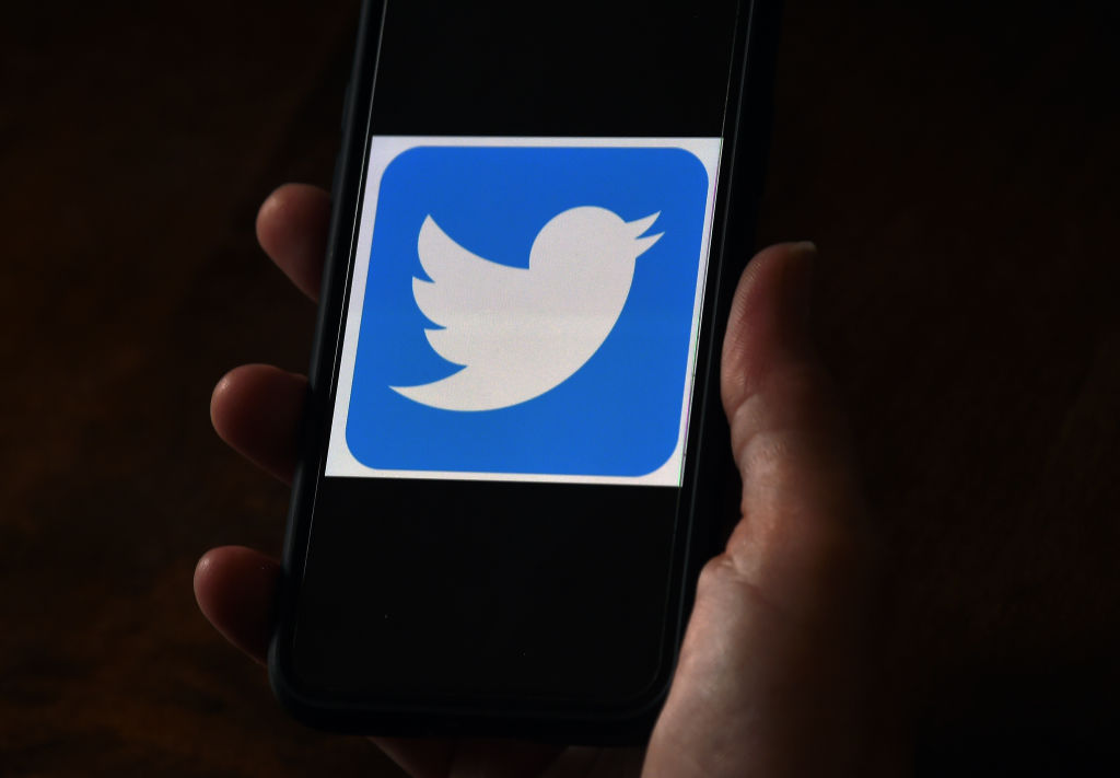 Twitter Denies Racial Bias After Algorithm Crops Black Man From Photo ... Twitter Denies Racial Bias After Algorithm Crops Black Man From Photo ...