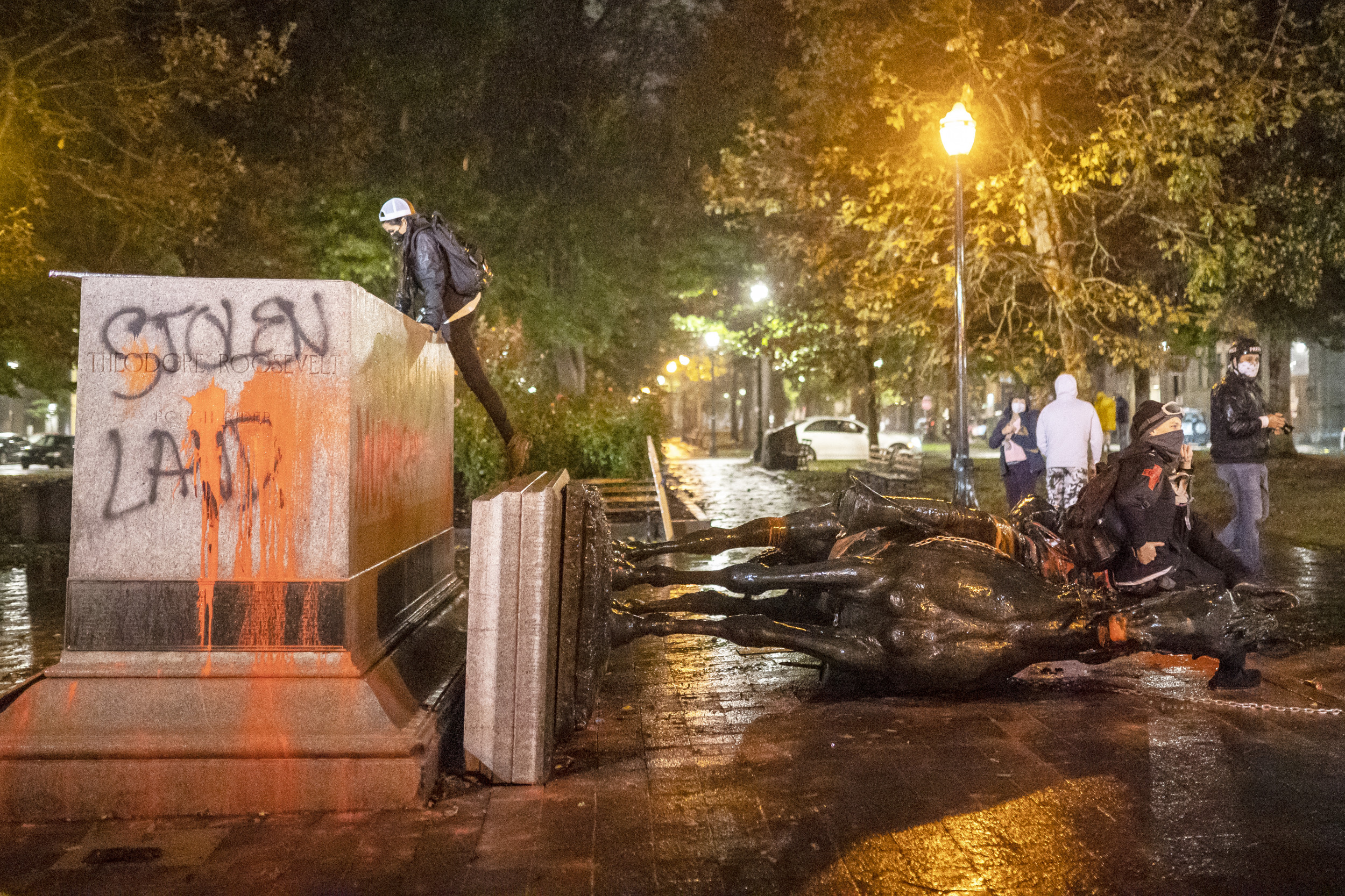 Portland Mayor Decries 'Anarchist Behavior' After Protesters Tear Down ...
