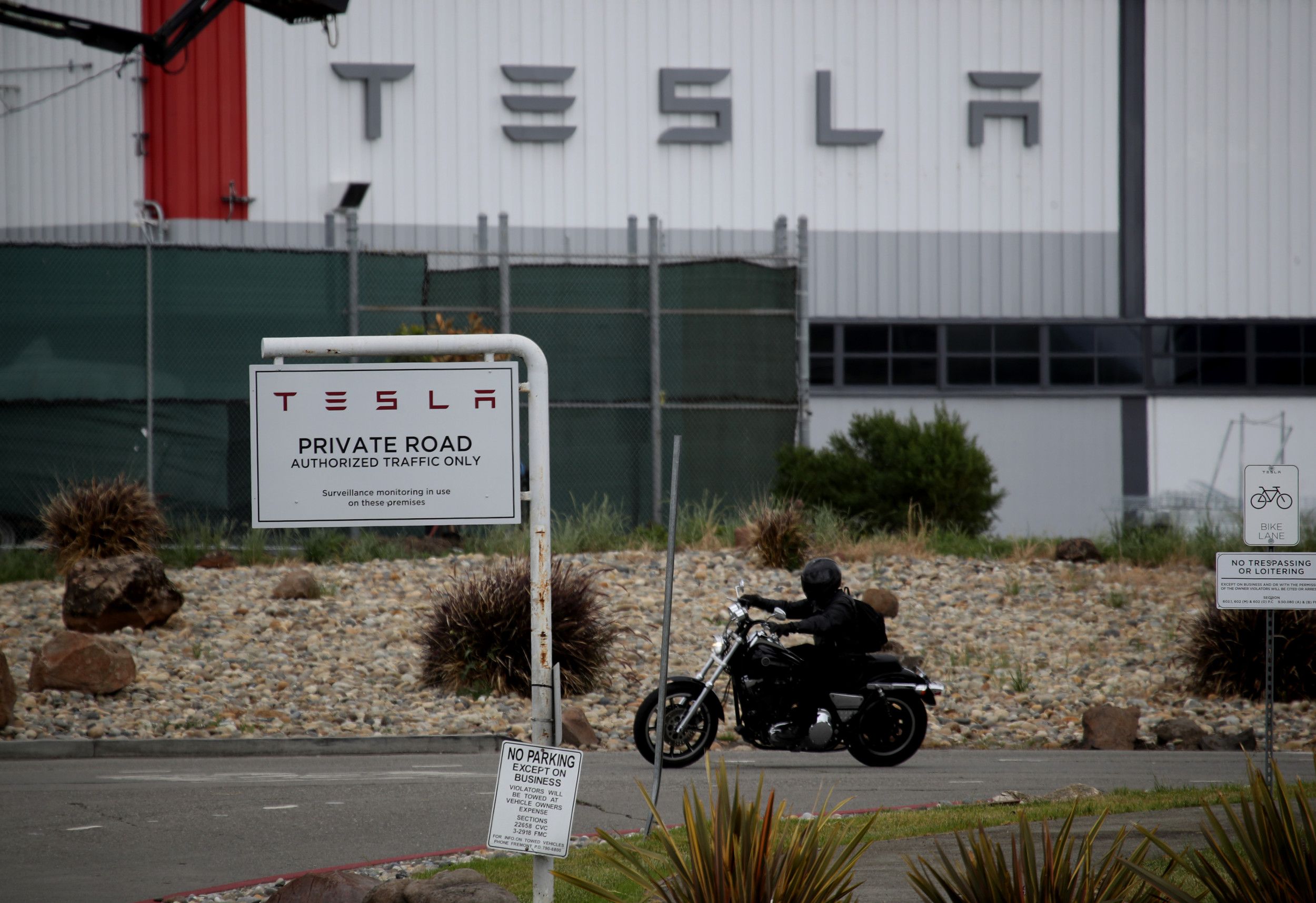Tesla Downplays Workplace Racism After Jury Orders 137m Be Paid To
