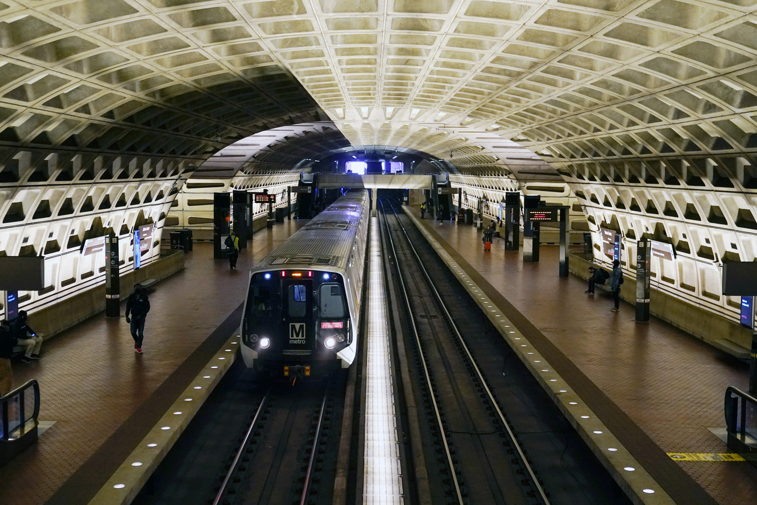 D.C. Pulls 60 Percent of Its Metro Fleet After Design Flaw Causes ...