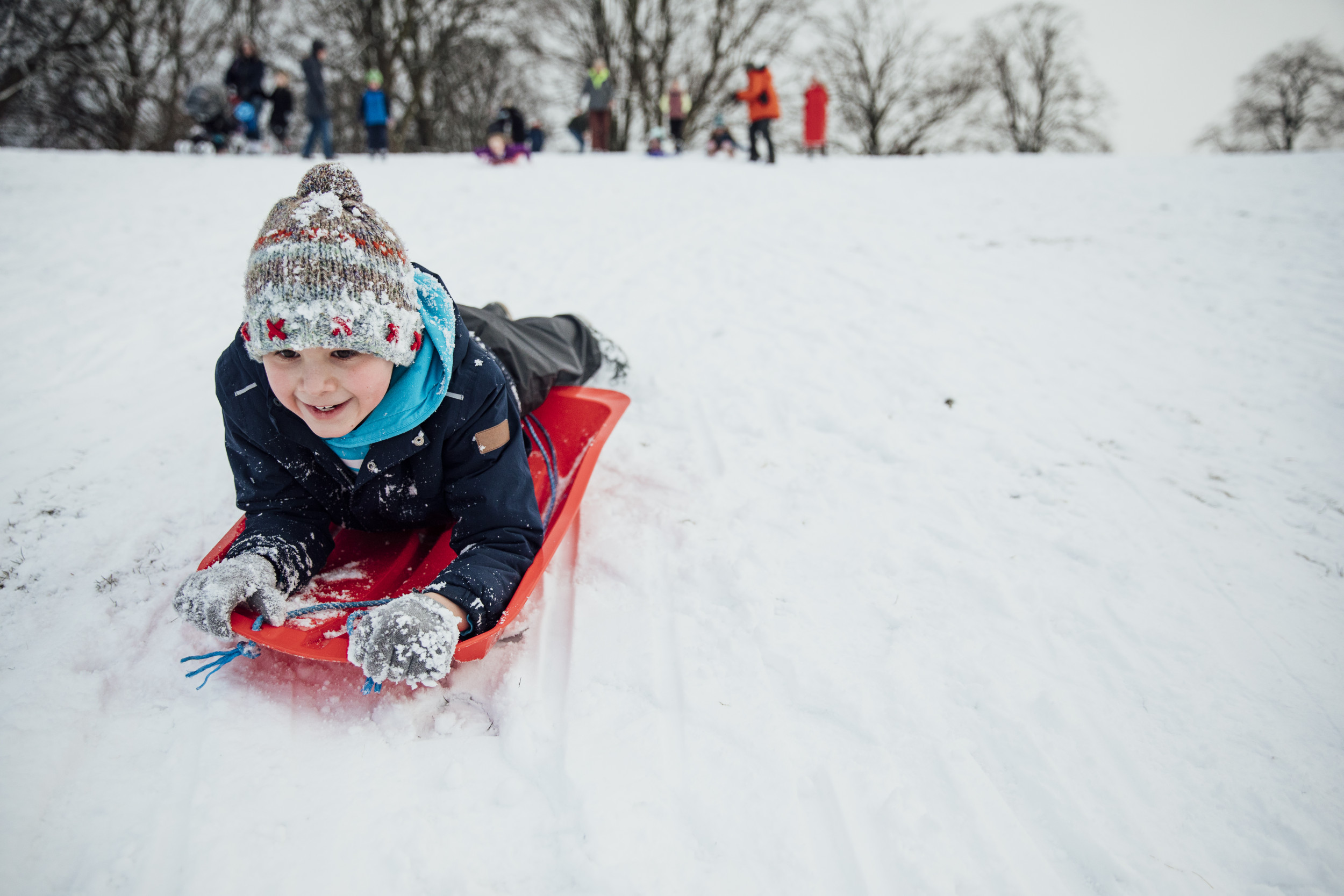 Video of 2 Parents' Very Different Ideas of Sledding With an 8-Month ...