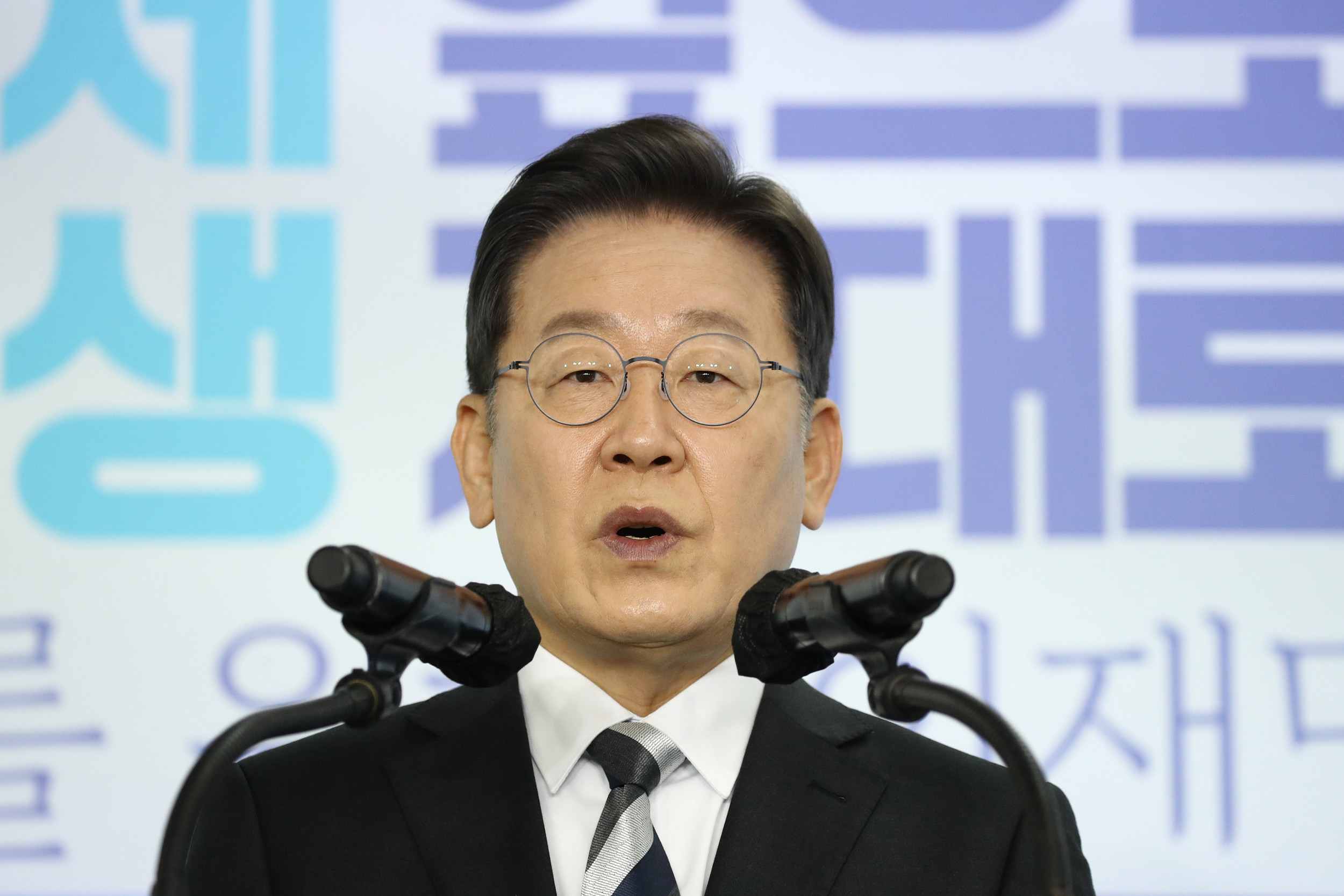 South Korean Presidential Candidate Gets Bald Vote By Touting Hair Loss
