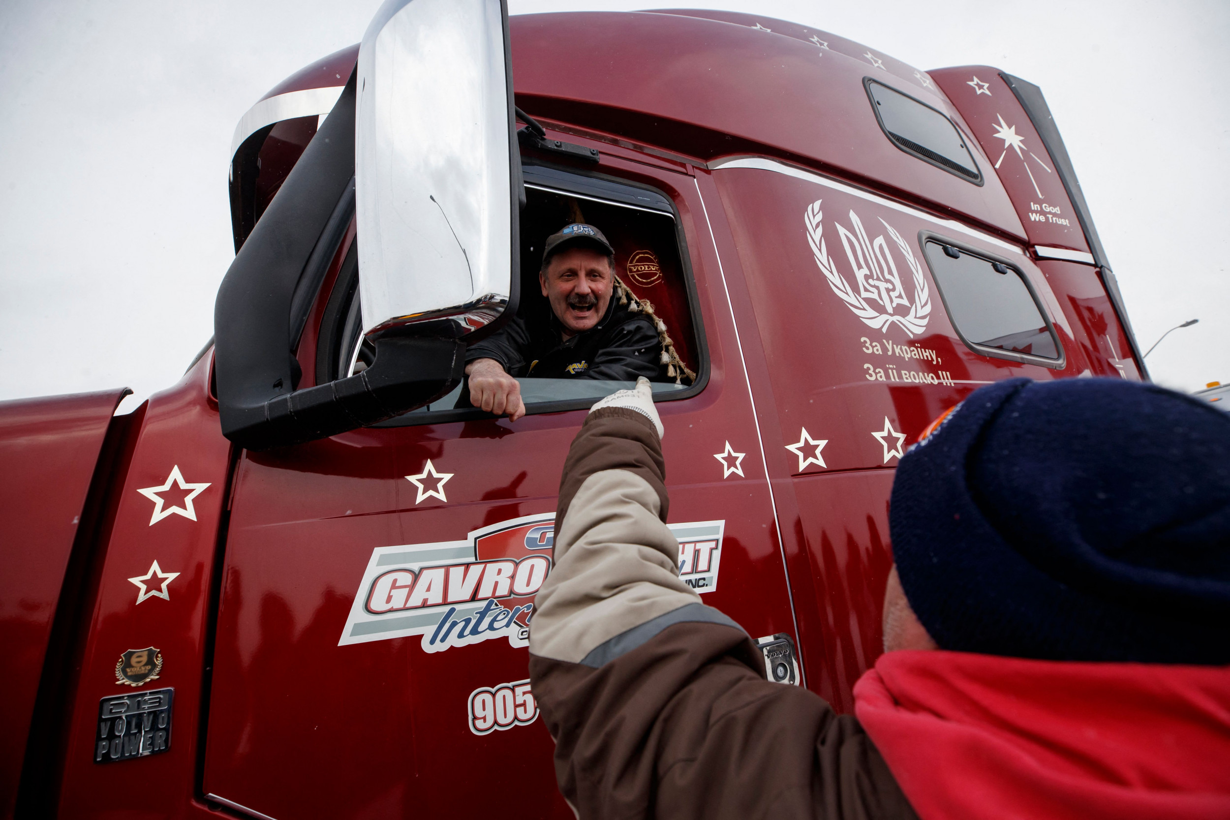 Canadian Trucker Says Protesters Blocking His Route 'Making Us Look Bad ...