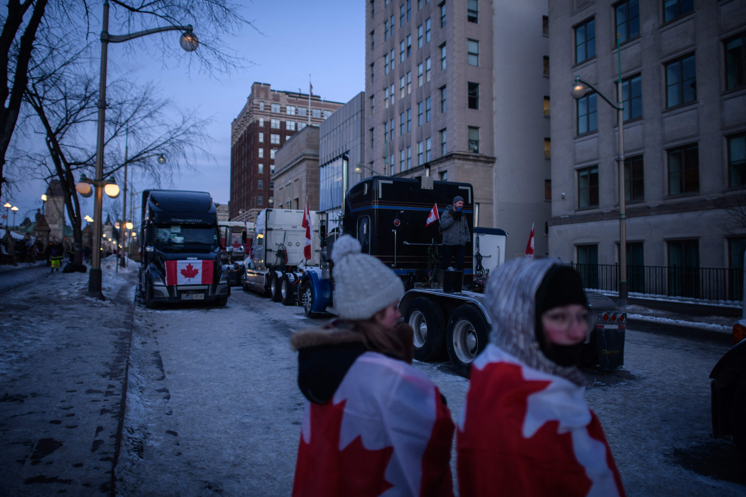 Alberta Protesters Won't End Blockade Despite Province Lifting COVID ...