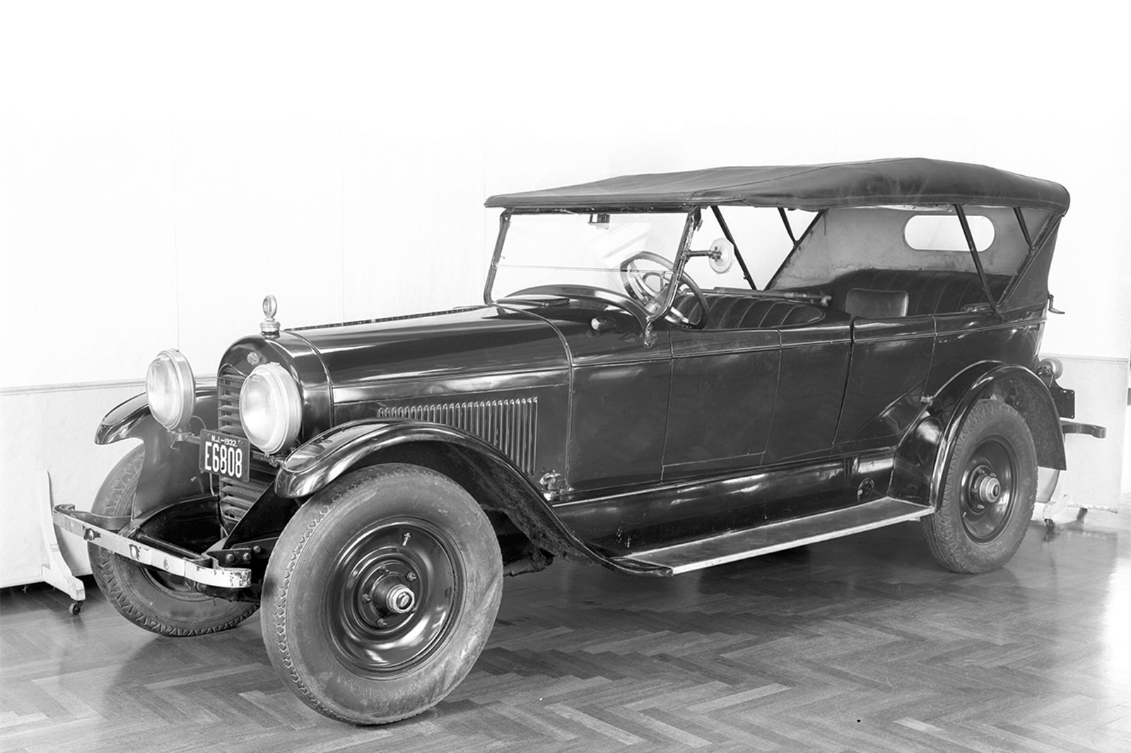 Look Back at Lincoln's Century of Iconic Cars - TrendRadars UK