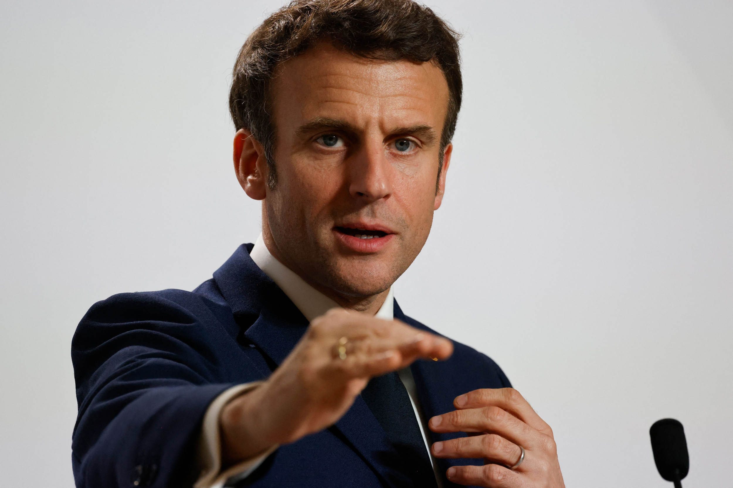 Macron Warns Biden Against Escalating Ukraine War With 'Words or ...