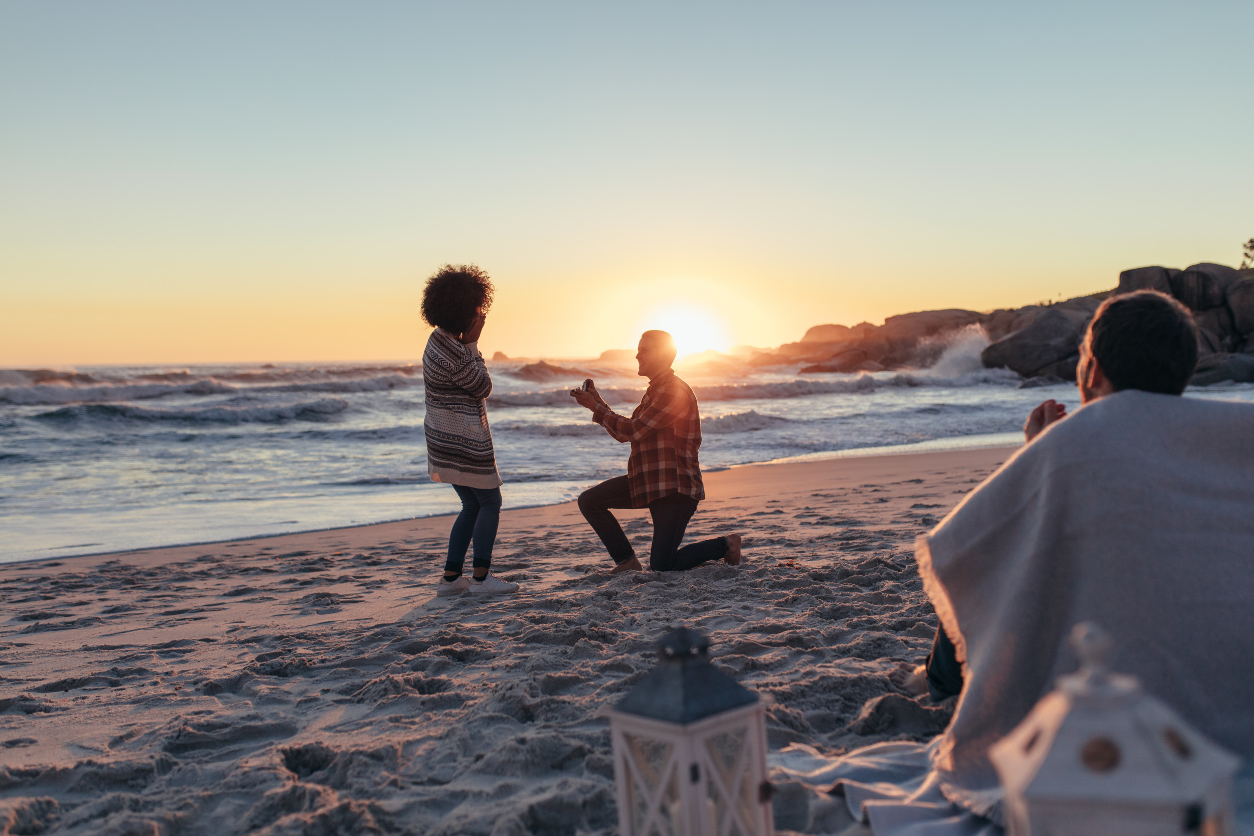Strangers Help Make Ocean Proposal Perfect in Video Seen 971K Times ...