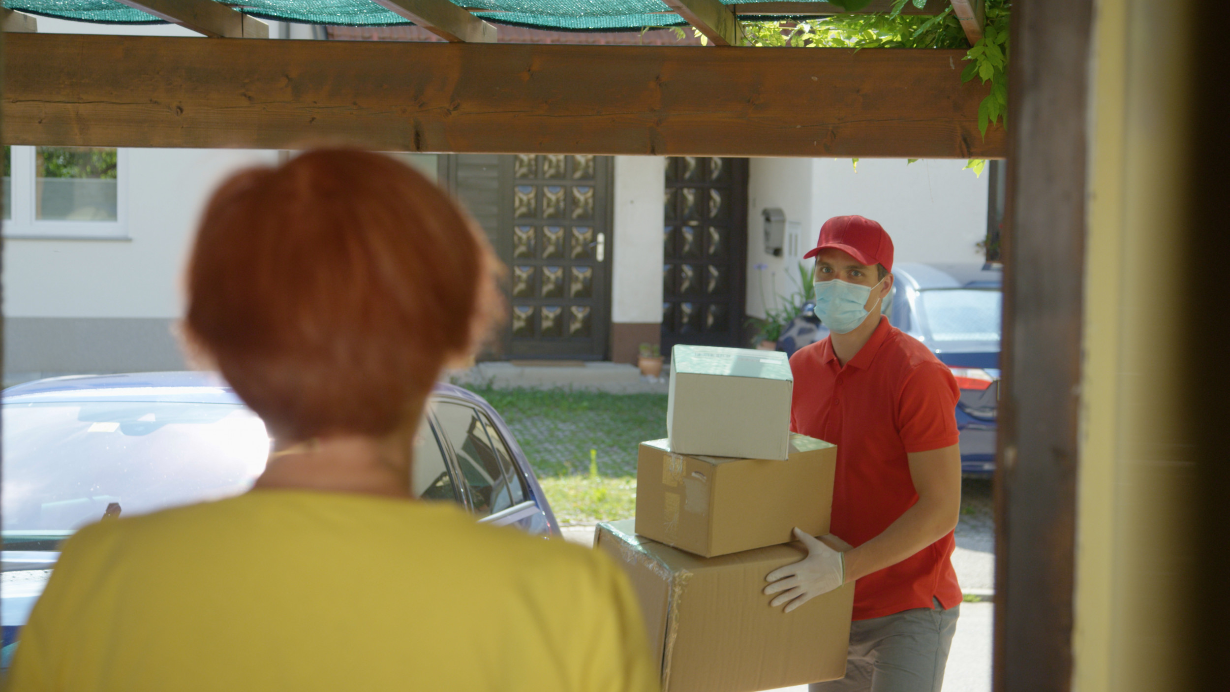 Amazon Driver Accidentally Walks Into Home in Hilarious Clip: 'The ...