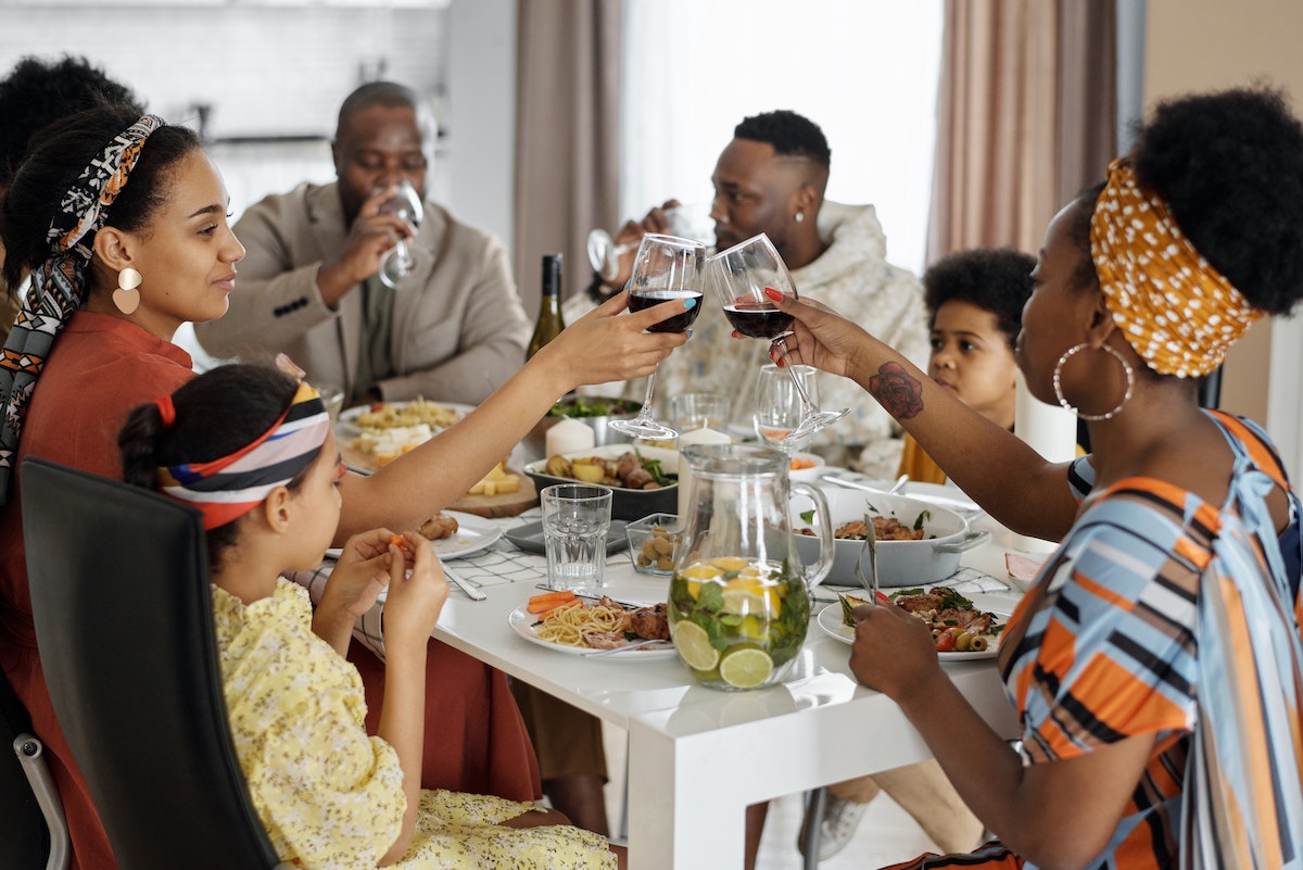 Average American Only Spends 3 Dinners a Week With Loved Ones Poll Shows Newsweek