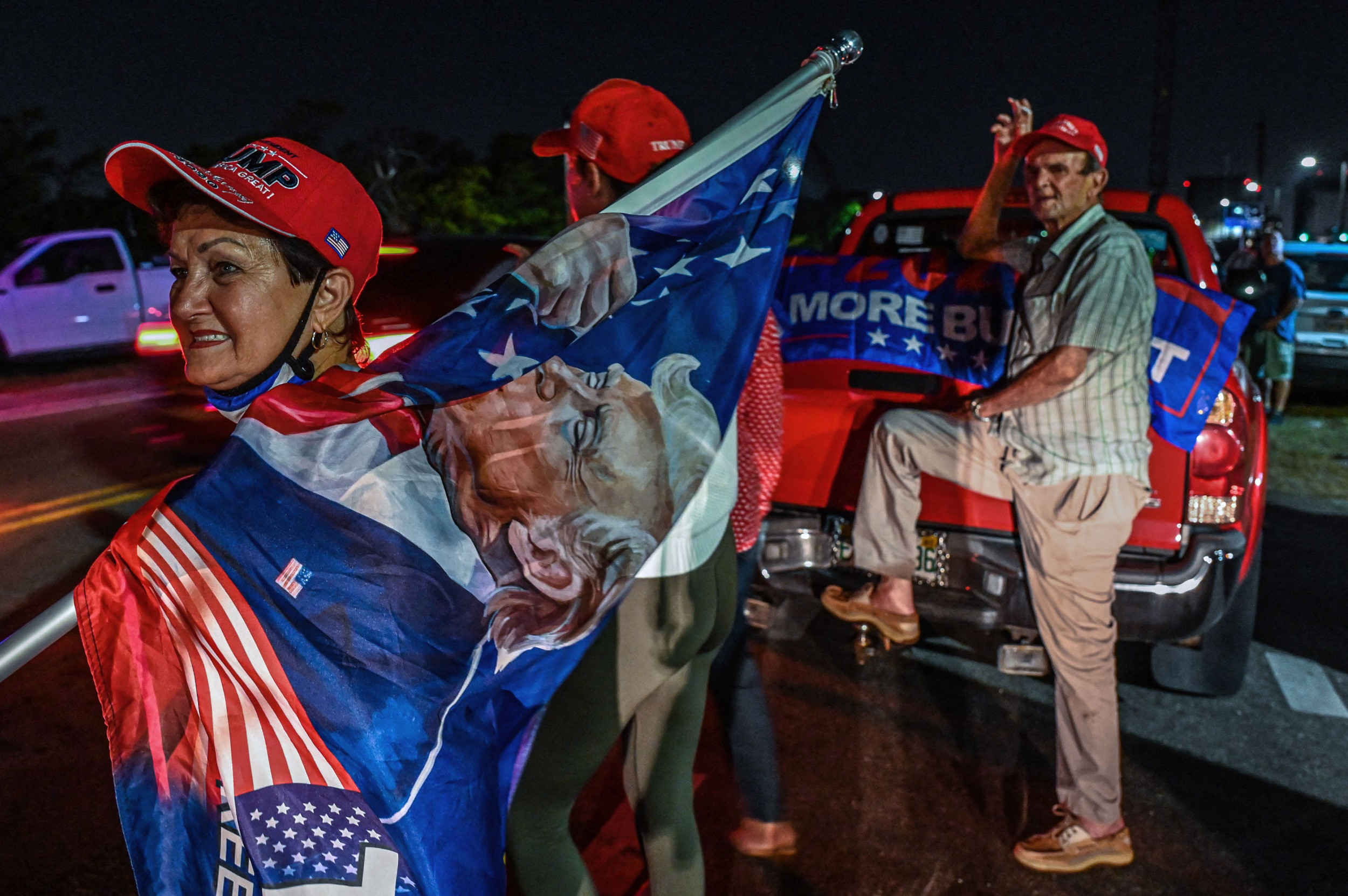 Video Of Trump Supporter In Huge MAGA Hat Sparks Gags Is That Video Of Trump Supporter In Huge MAGA Hat Sparks Gags Is That