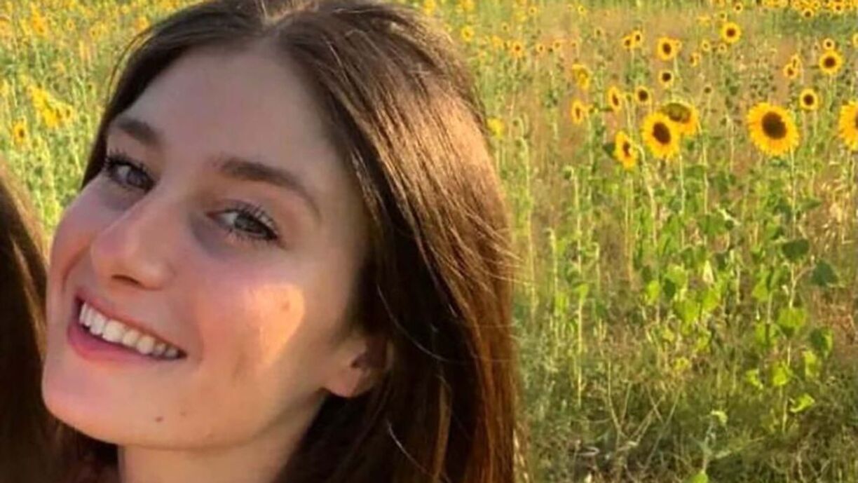 Woman Sends Ominous Text to Mom Before Falling to Her Death From Peak ...