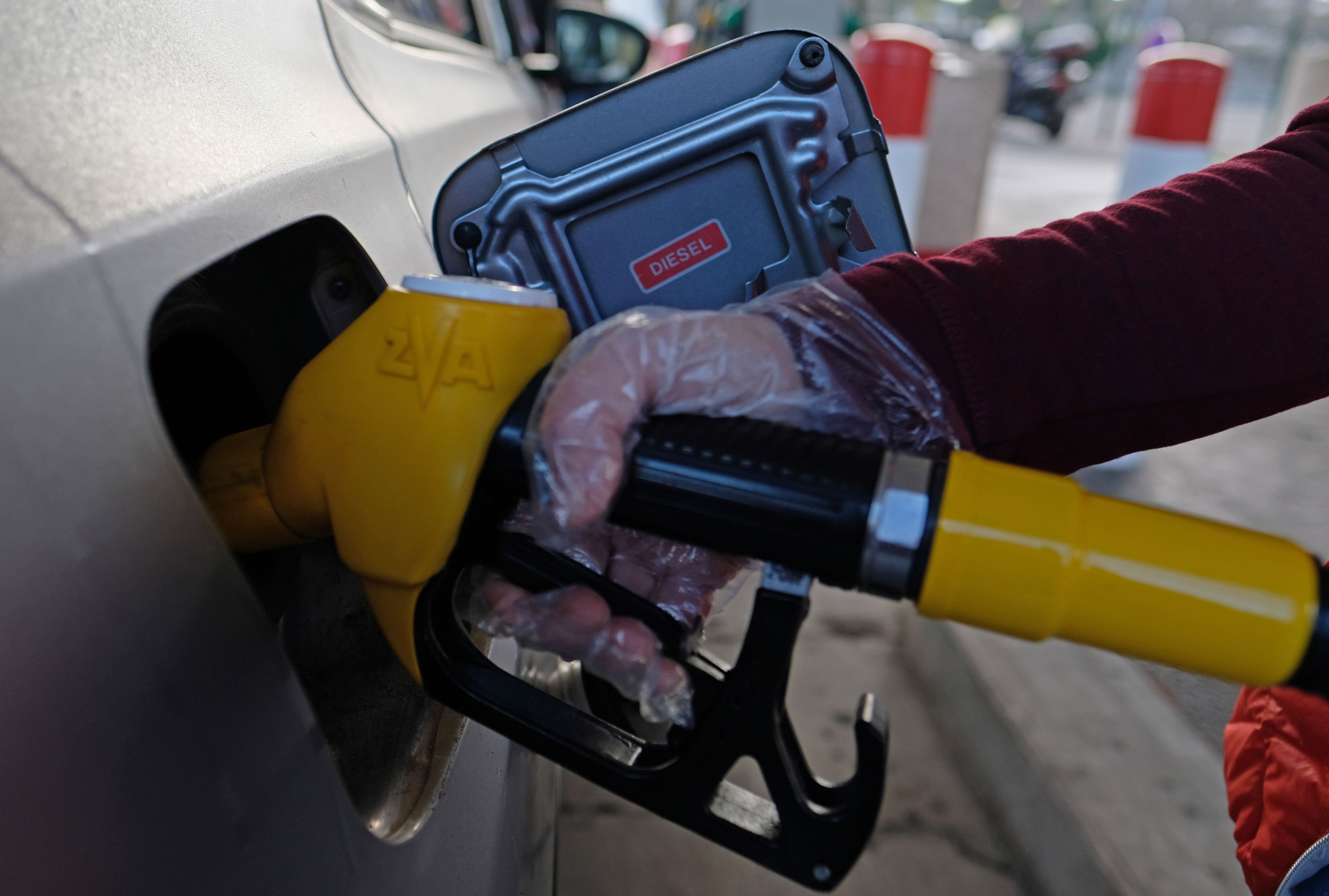 Fact Check Did Woman Repeatedly Fail To Fill Gas Tank In Funny Viral Fact Check Did Woman Repeatedly Fail To Fill Gas Tank In Funny Viral