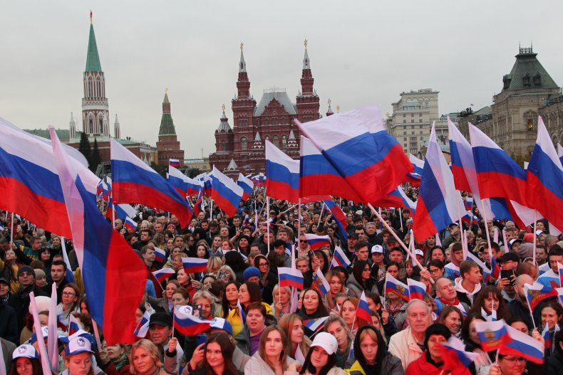 Fake Cheers Added to Putin Annexation Speech as 'Supporters' Bussed In Fake Cheers Added to Putin Annexation Speech as 'Supporters' Bussed In