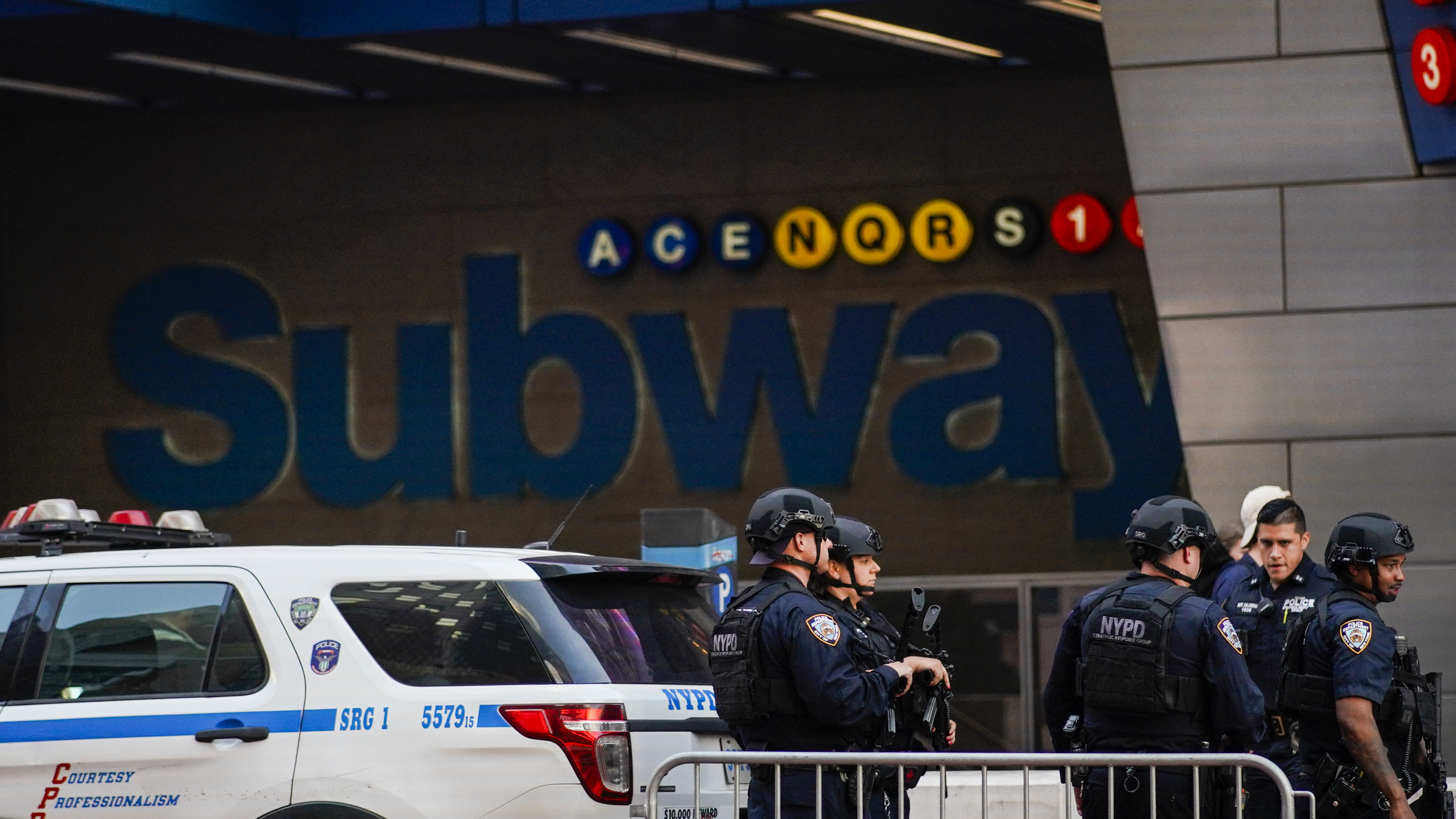 Man Attacks Victim With Samurai Sword At New York Subway Station Newsweek