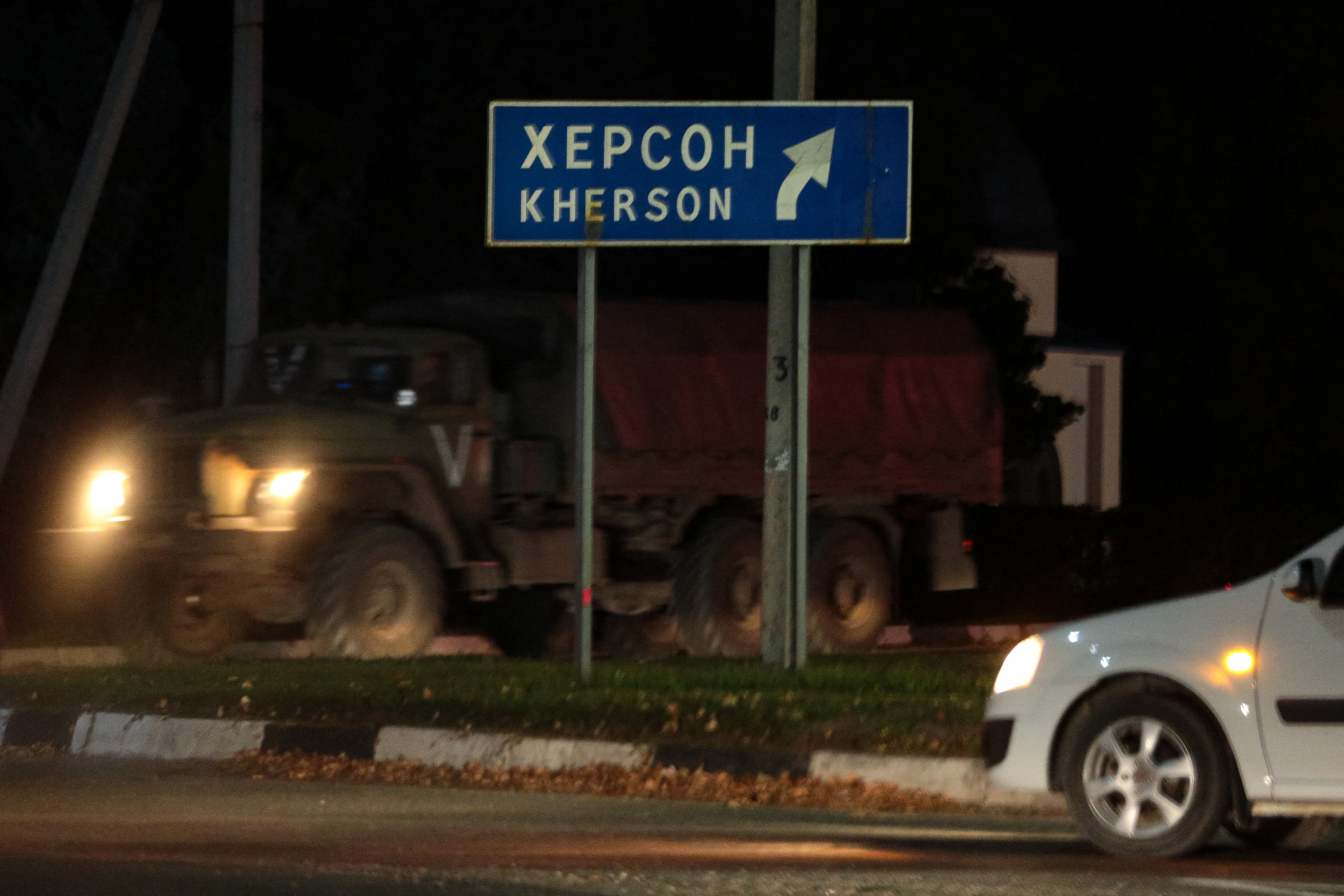 Russia Says Key Kherson Bridge Attacked With HIMARS as Region Evacuates ...
