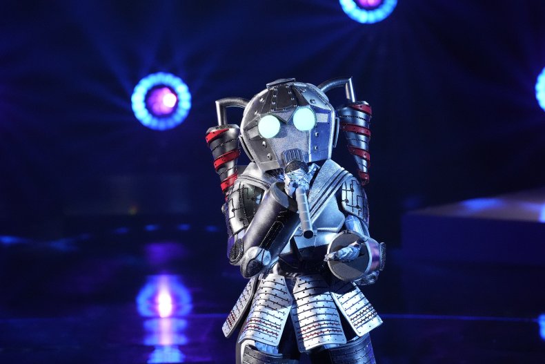Who Is Robo Girl On The Masked Singer Fans Think Its A Major Pop Star