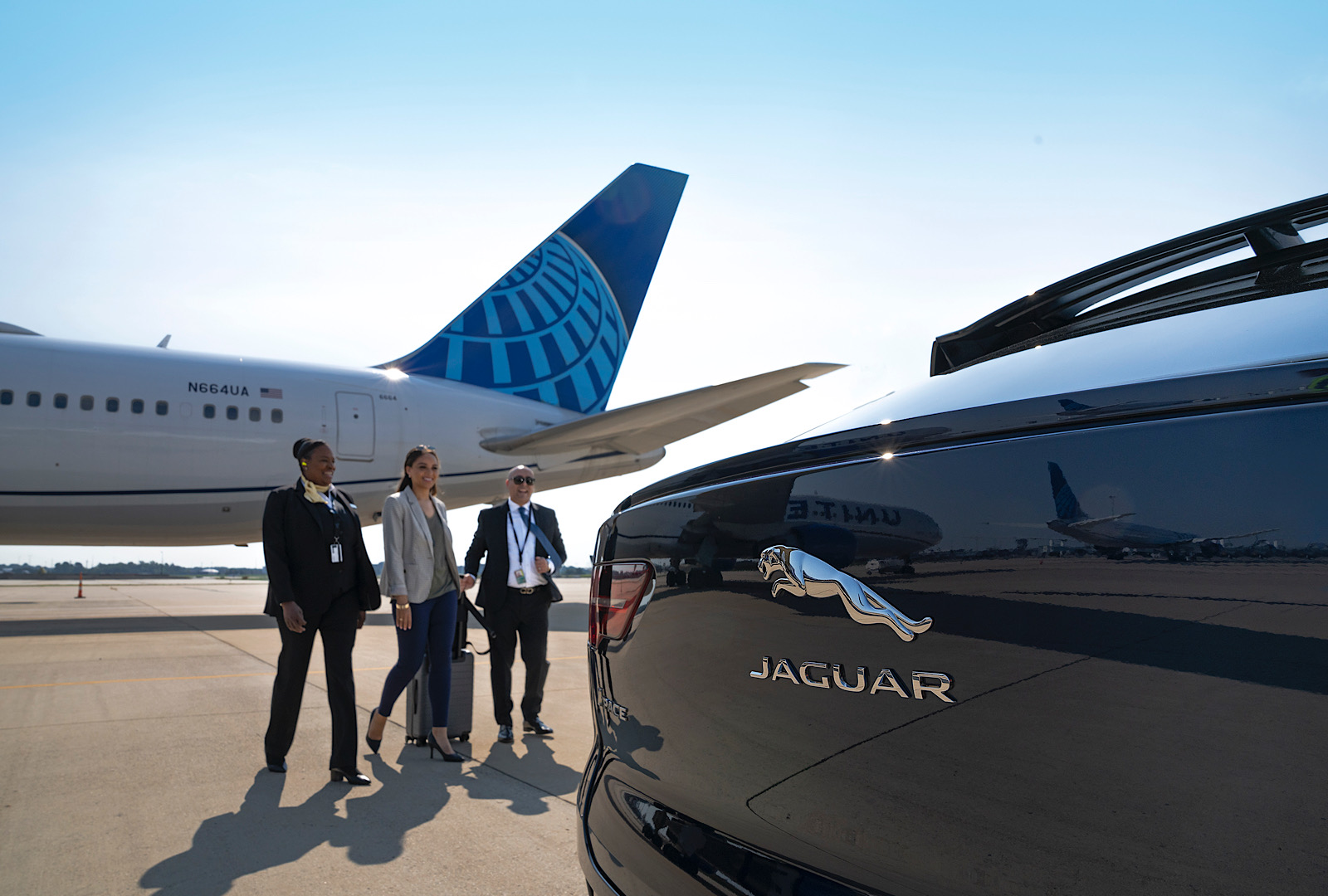 United Airlines, Jaguar Start Gate-to-Gate Transfers in Electric ...