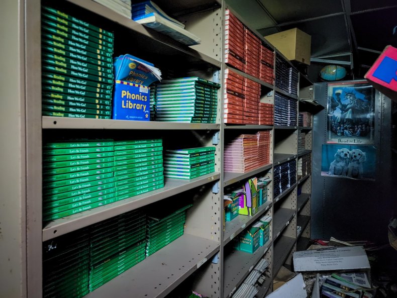 Haunting Photos Show Inside Abandoned Elementary School In Flint Michigan