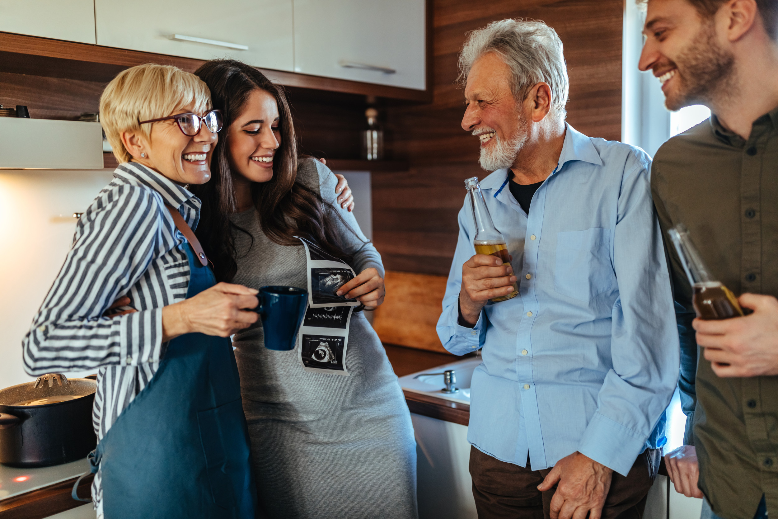 Pregnant Woman Announcing 'First Grandbaby' to Her Parents Melts Hearts ...