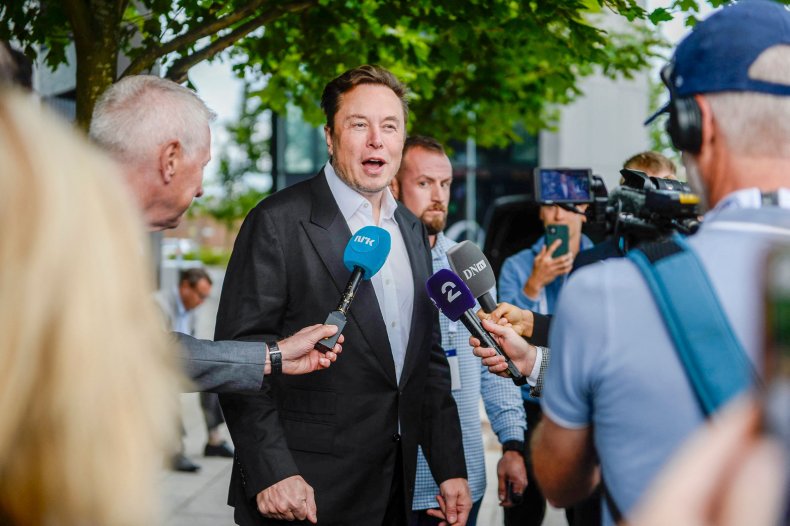 Elon Musk Makes Surprise Appearance at World Cup Final Amid Controversies Elon Musk Makes Surprise Appearance at World Cup Final Amid Controversies