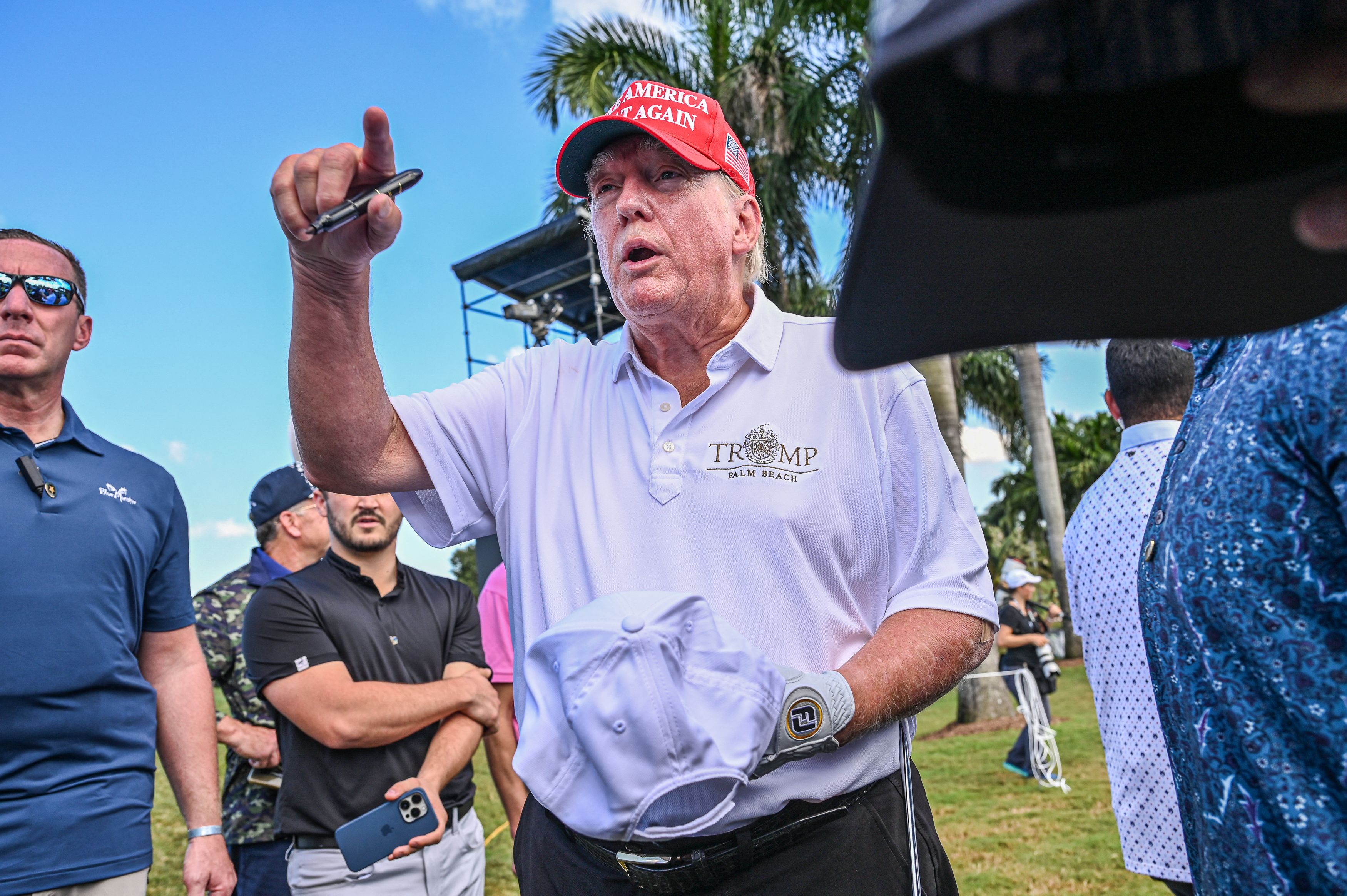 Trump Autographing Schoolgirl's Hand at Mar-a-Lago Goes Viral - Newsweek