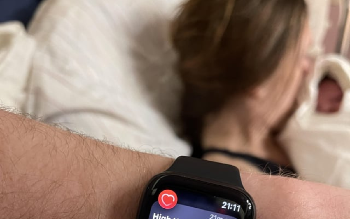 New Dad's Apple Watch Sums Up Reaction to Watching Son's Birth - Newsweek