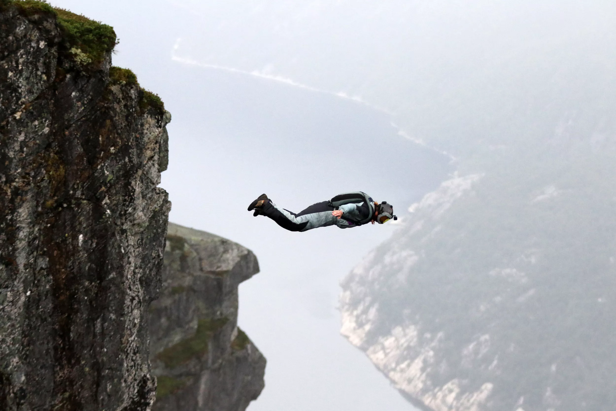 basejumper-norway.webp?w=1600&h=900&q=88&f=b49be3dfd2bfdd42a99ae467a568f2a0