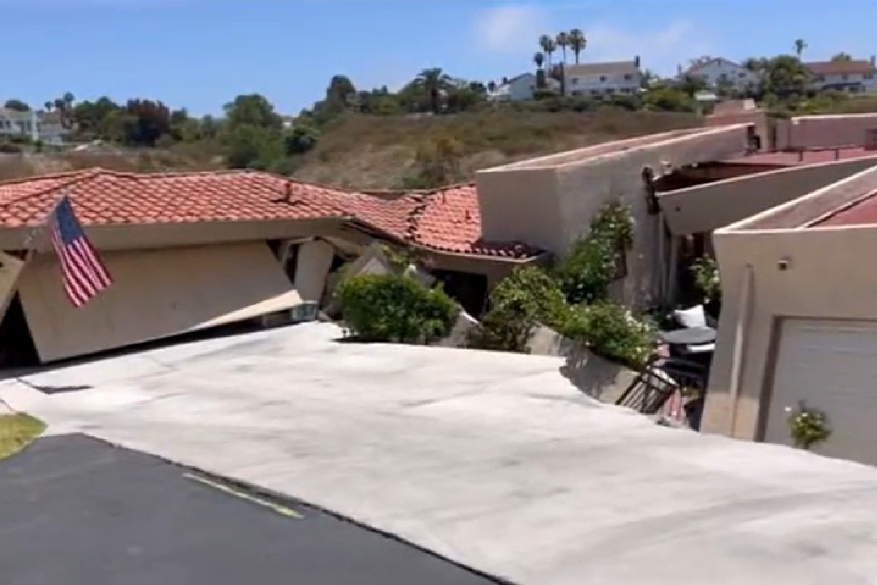 Luxury California Homes Collapsing and Sliding Into Canyon Below - Newsweek