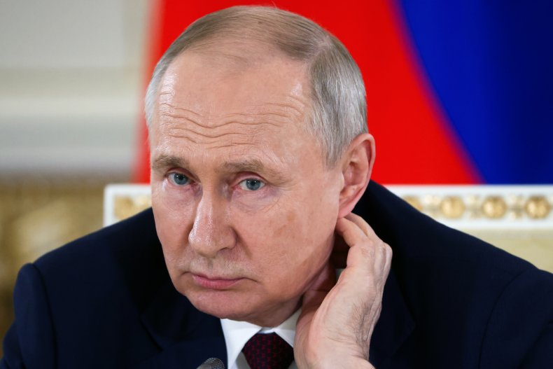Putin Ready to Give Out Free Weapons as Niger Tensions Boil Over Putin Ready to Give Out Free Weapons as Niger Tensions Boil Over
