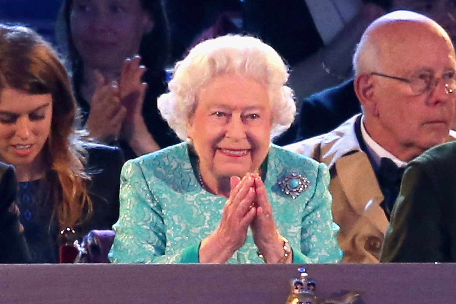 Queen Elizabeth's Excited Reaction During Royal Event Goes Viral: 'Cows ...