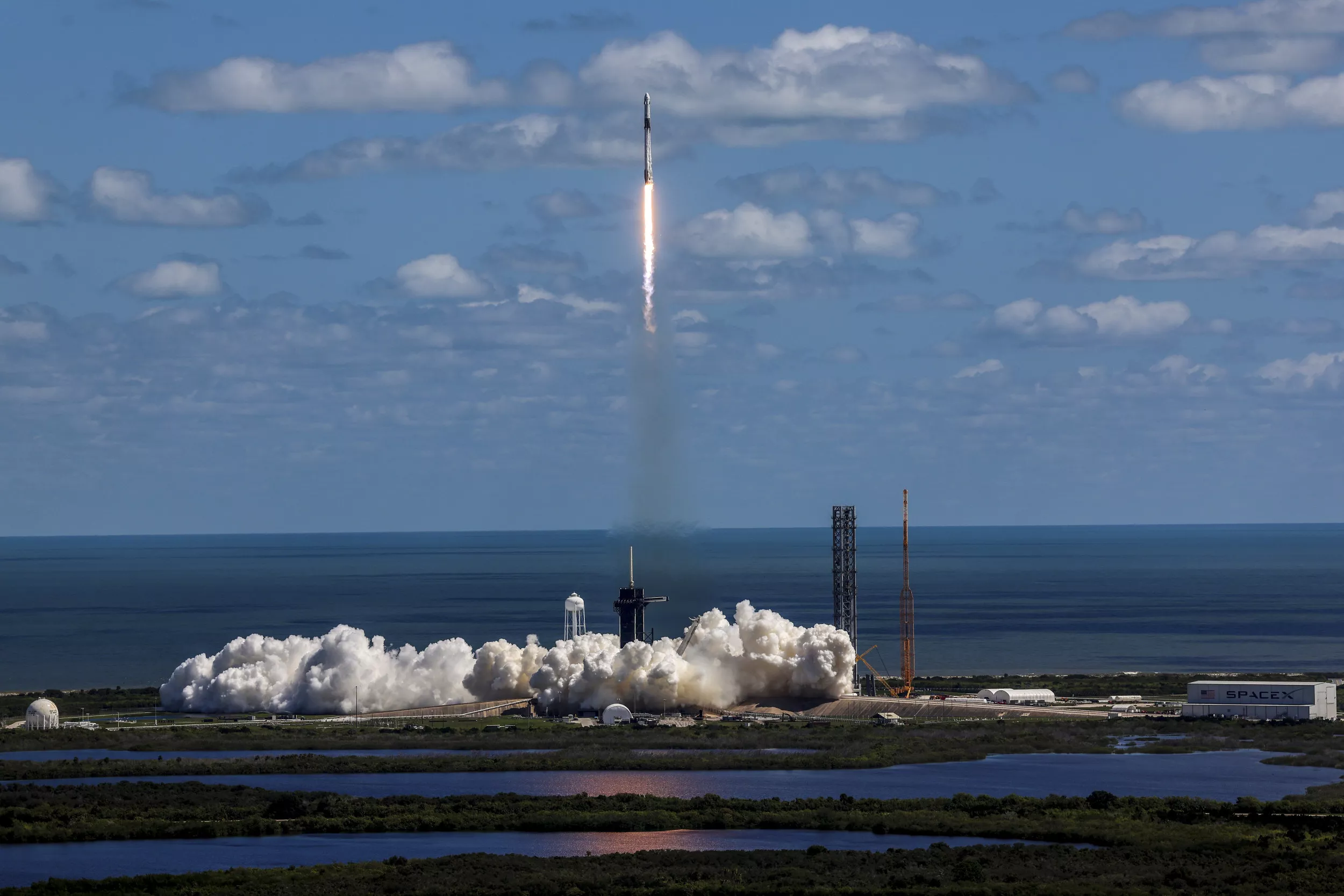 falcon-9-rocket.webp?w=1600&h=900&q=88&f=5dcd89ce73b89bbab5681430ca8e861e