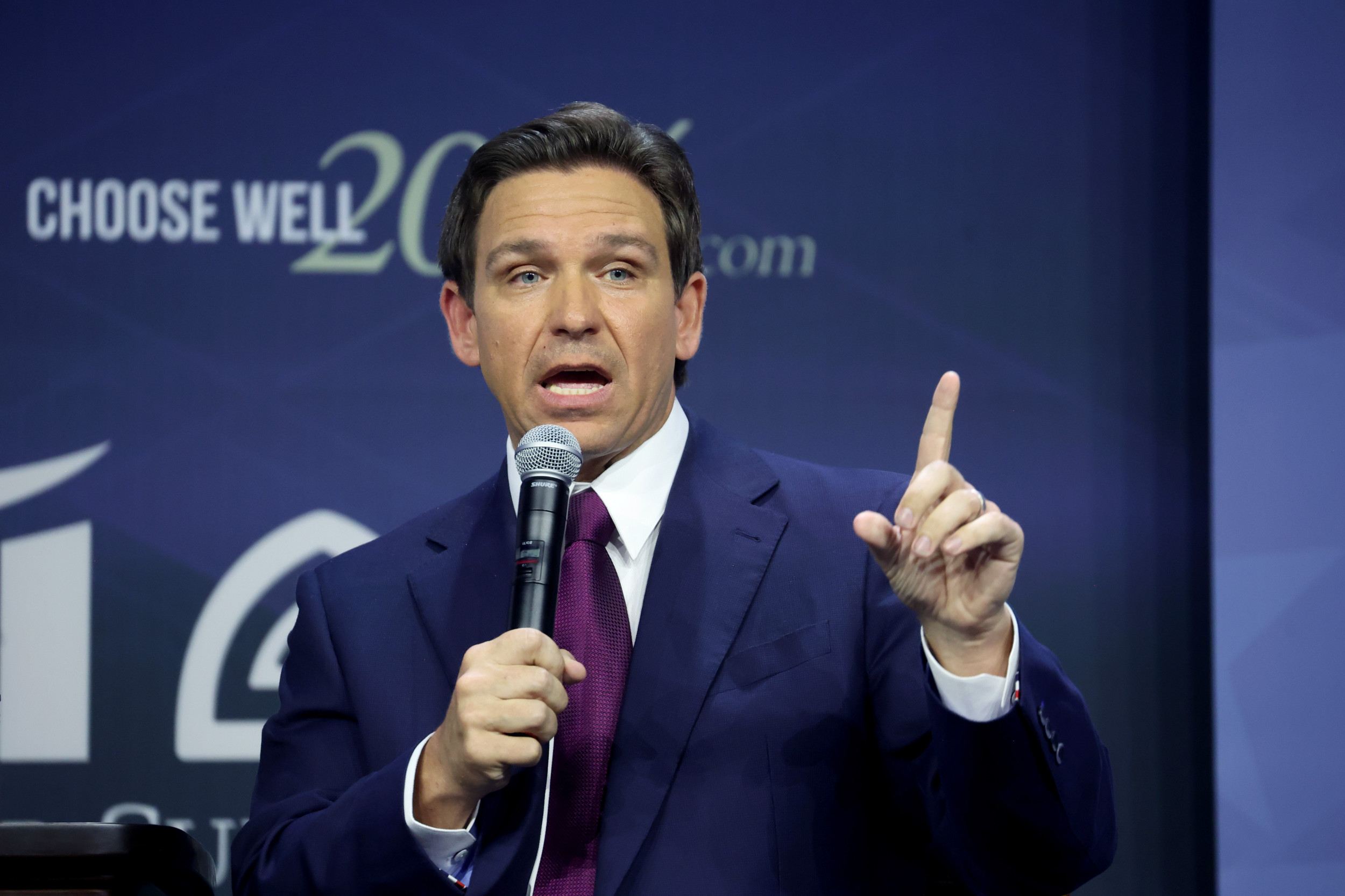 Florida Christians Rebel Against Ron DeSantis - Newsweek