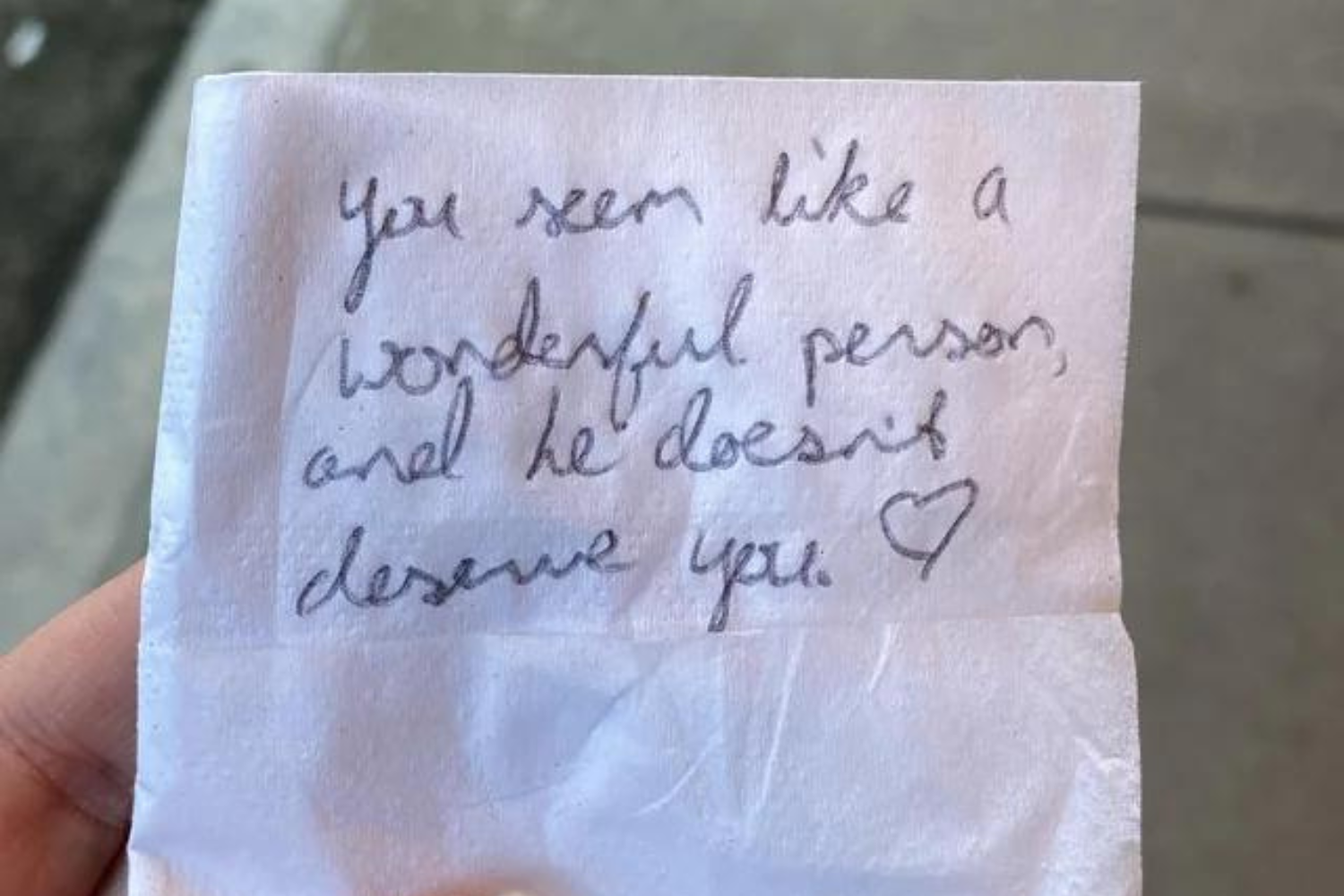 Stranger Offers Heartwarming Note to Woman in Crisis - Newsweek