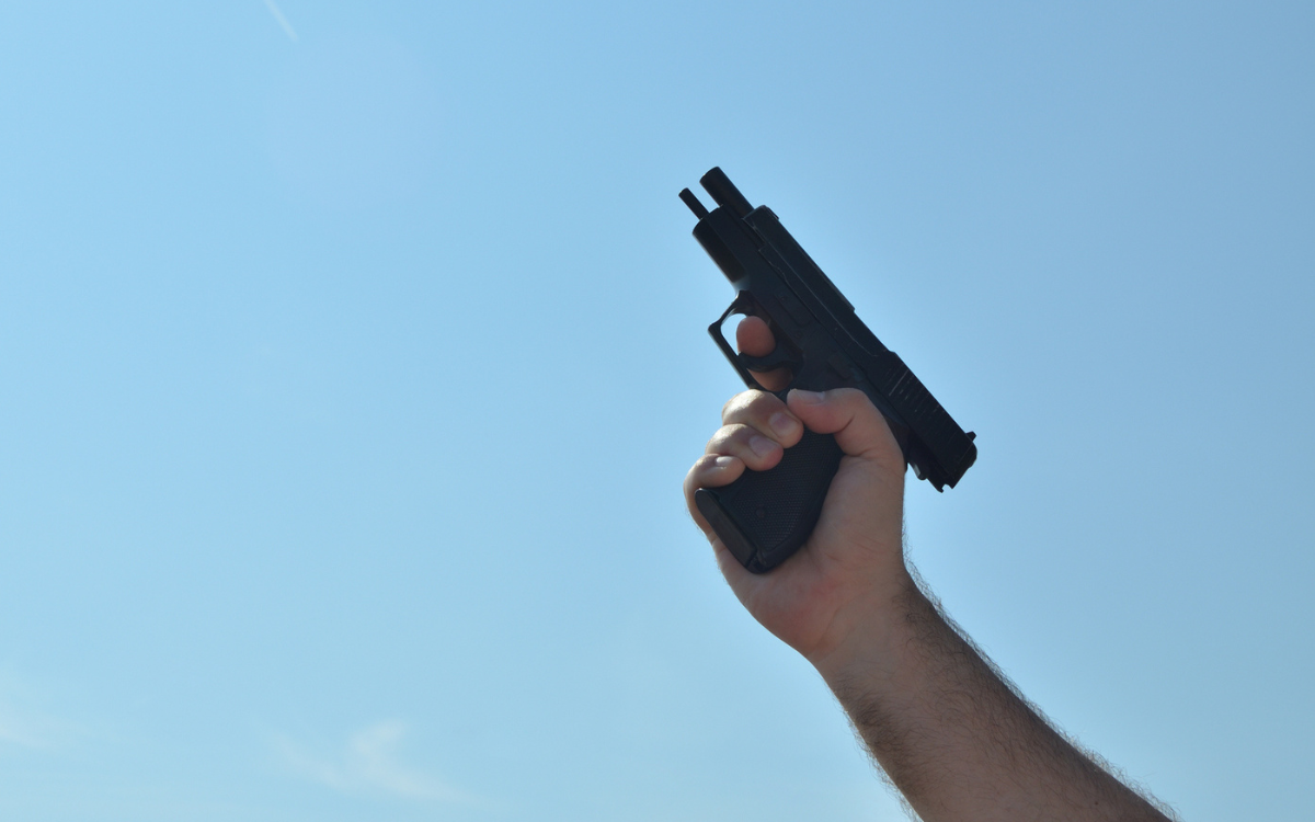 Gunshots Ring Out in Viral Video as Woman Shares 'Christmas in the ...