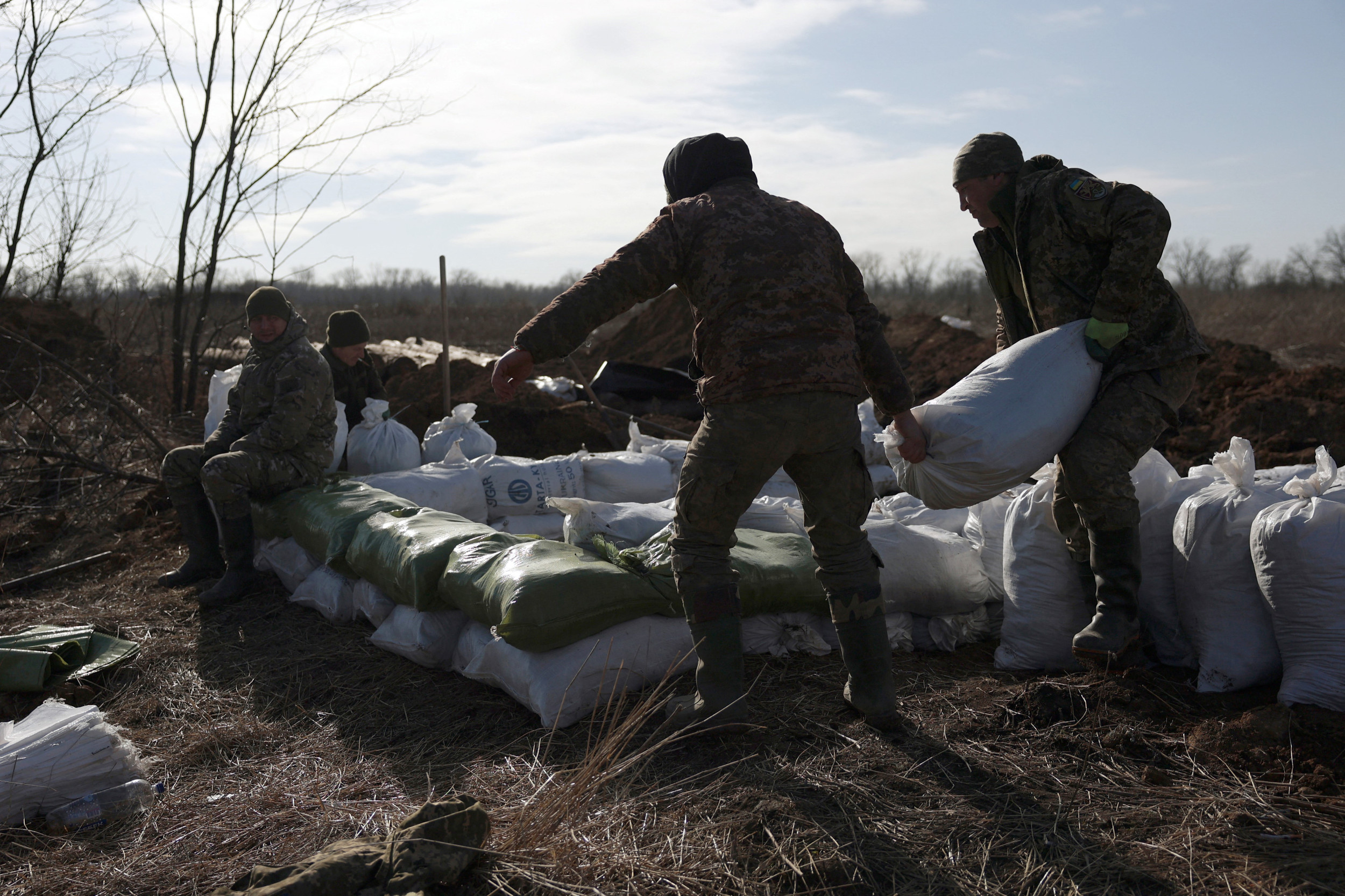 Ukraine Building 1,200 Miles of Fortifications: Zelensky - Newsweek