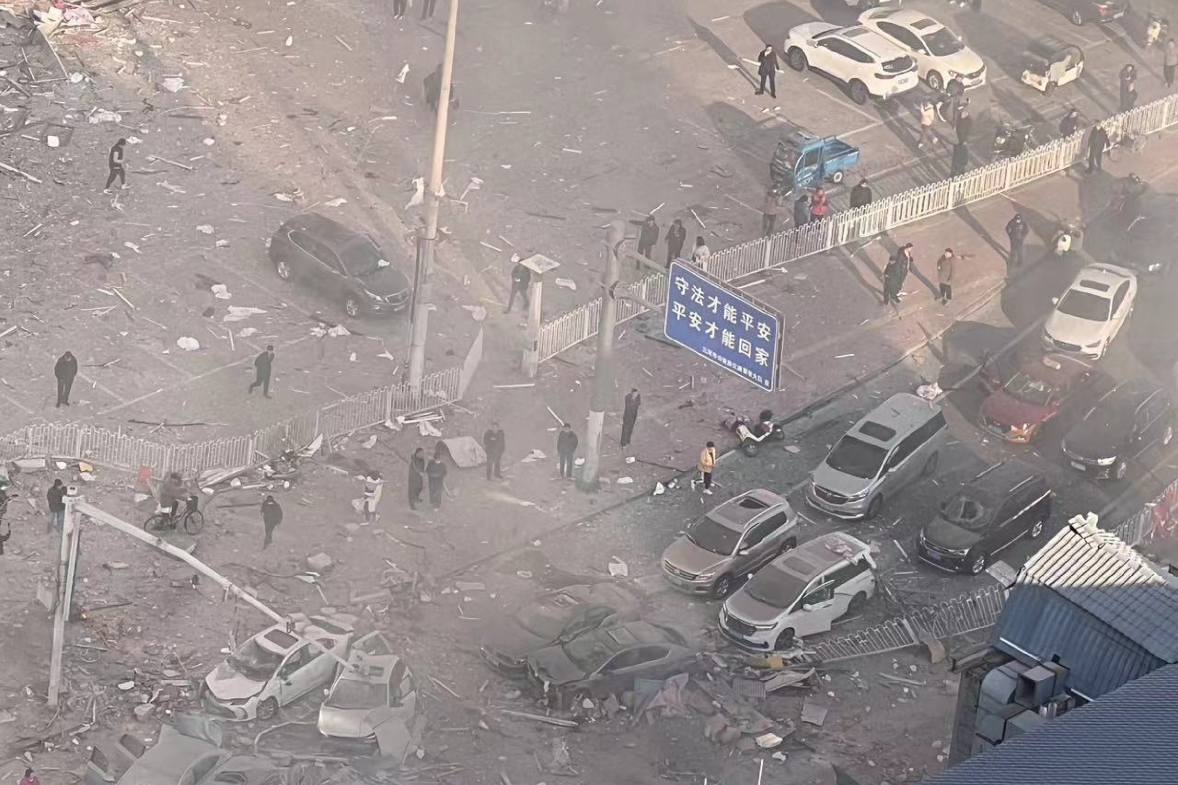 Dashcam Video Captures Restaurant Gas Explosion - Newsweek