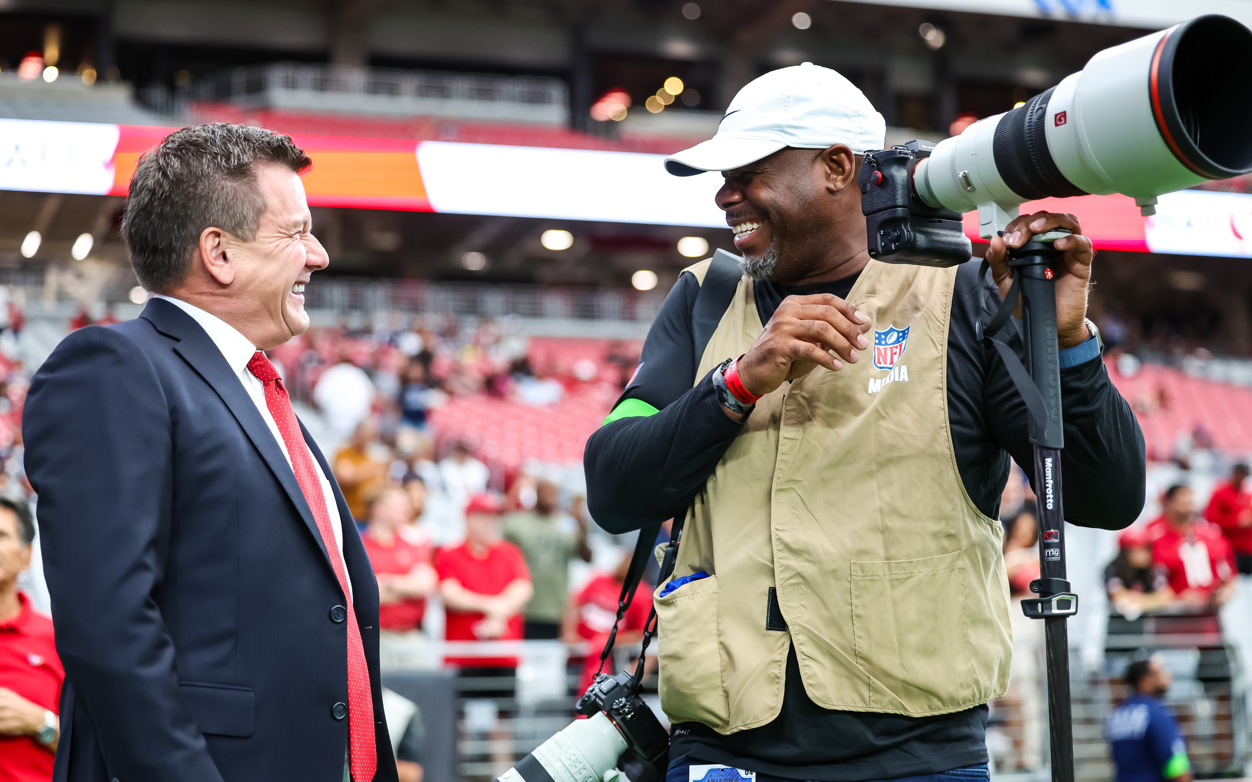 MLB News: Hall of Fame Slugger in Seoul as Special Photographer - Newsweek