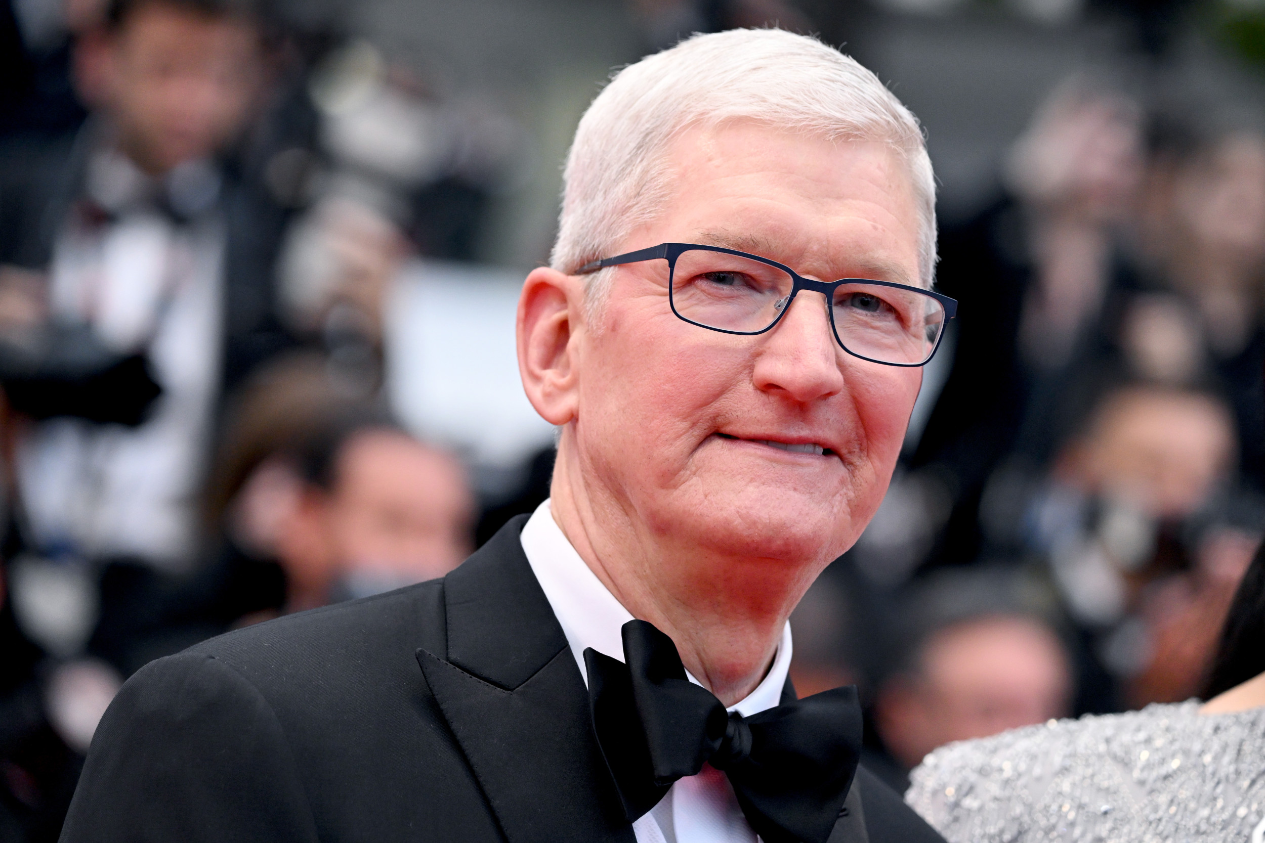 Tim Cooks 5 Word Remark Could Curse Apples Iphone Newsweek