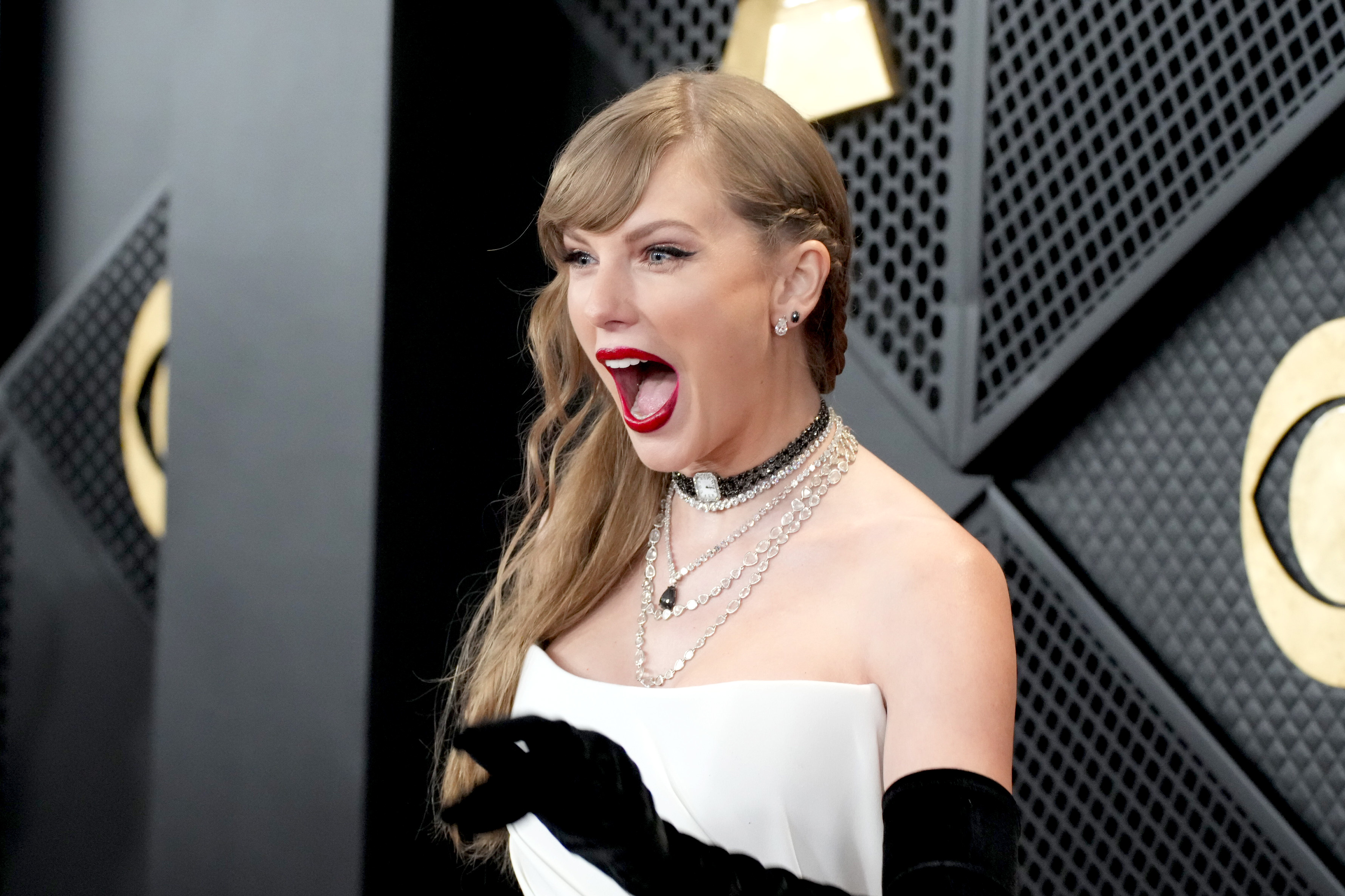 Taylor Swift Reacts to Ryan Gosling and Emily Blunt's 'SNL' Version of ...