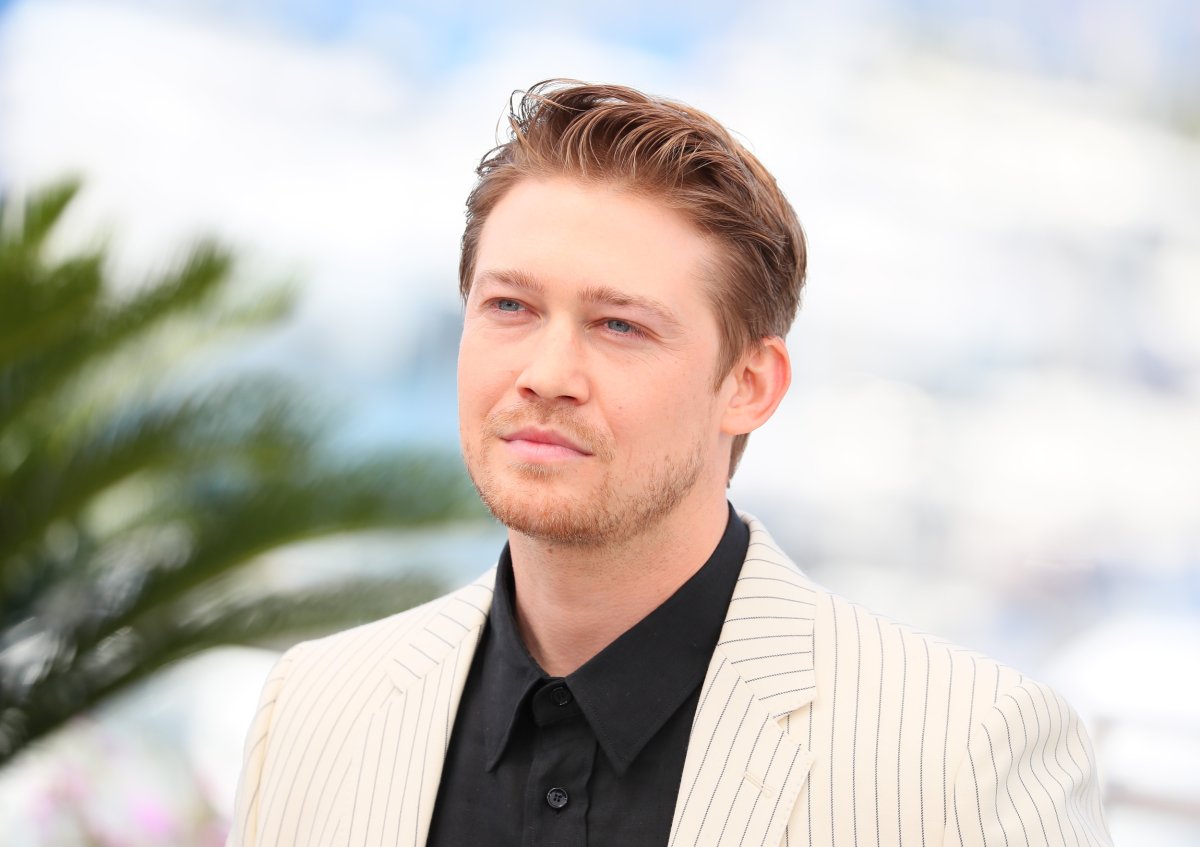 Joe Alwyn's 'Tortured Man Club' Group Chat Explained by Actor Who Started It All - Newsweek