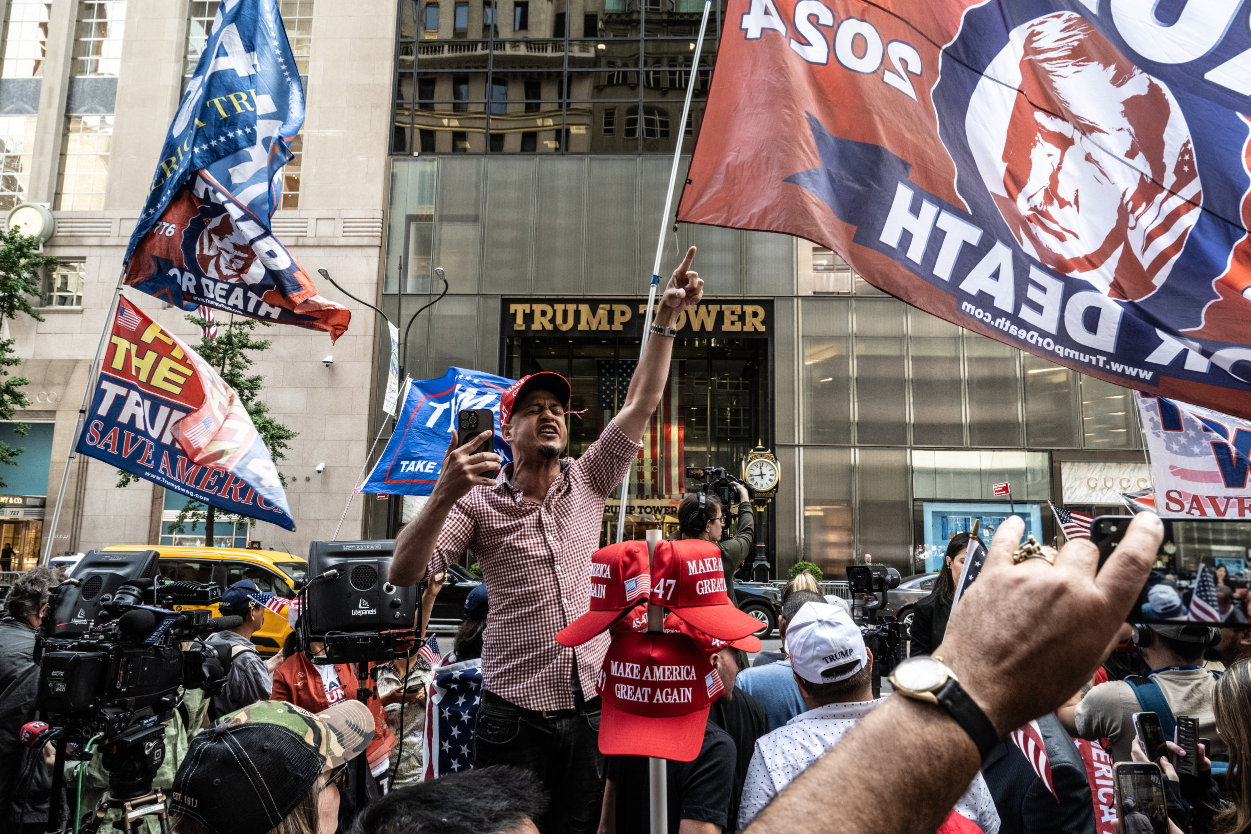 Trump Tower Protesters Warn of 'Civil War' - Newsweek